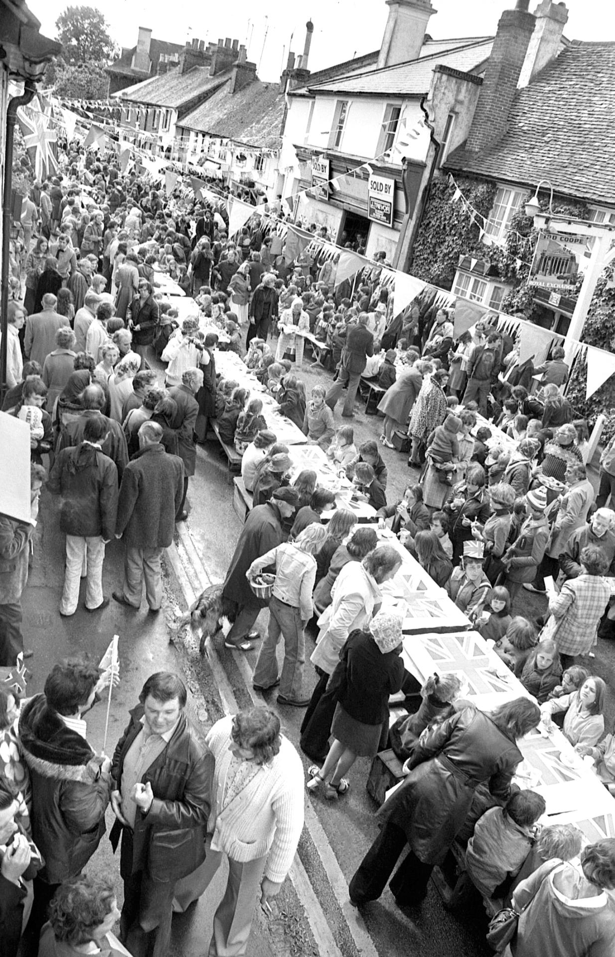 Days Gone By Photos - Crowd Pullers - Photo 1 of 21 - Baylis Media Photos