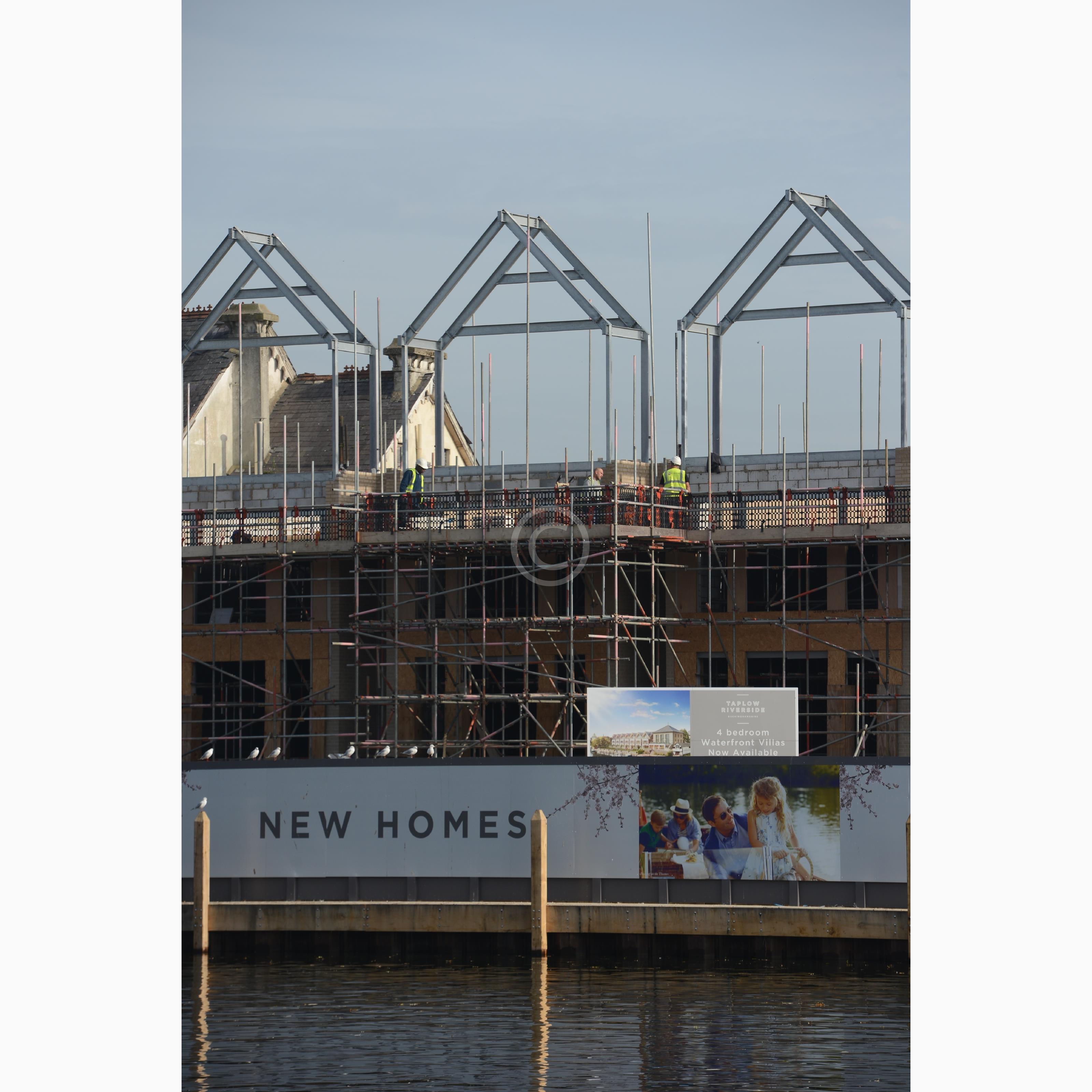 TAPLOW 126928 - Photo 1 of 33 - Baylis Media Photos