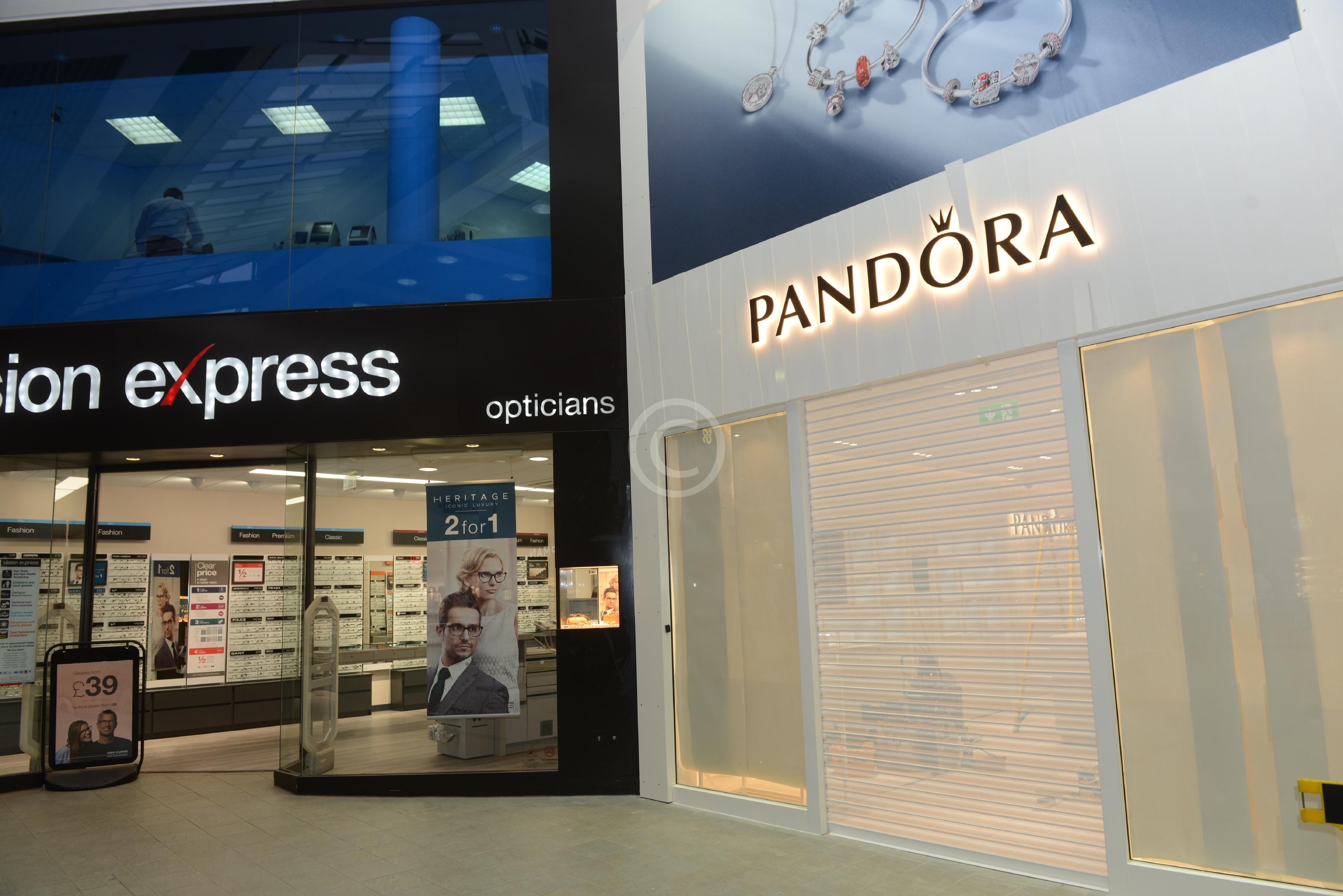 MAIDENHEAD 126982 - Photo 1 of 11 - Baylis Media Photos