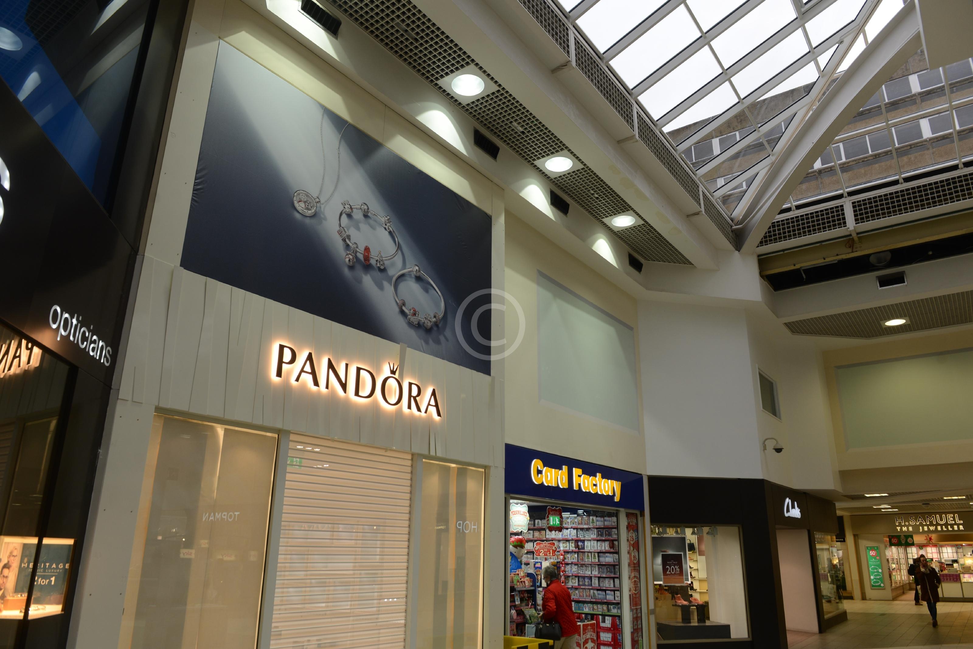 MAIDENHEAD 126982 - Photo 1 of 11 - Baylis Media Photos