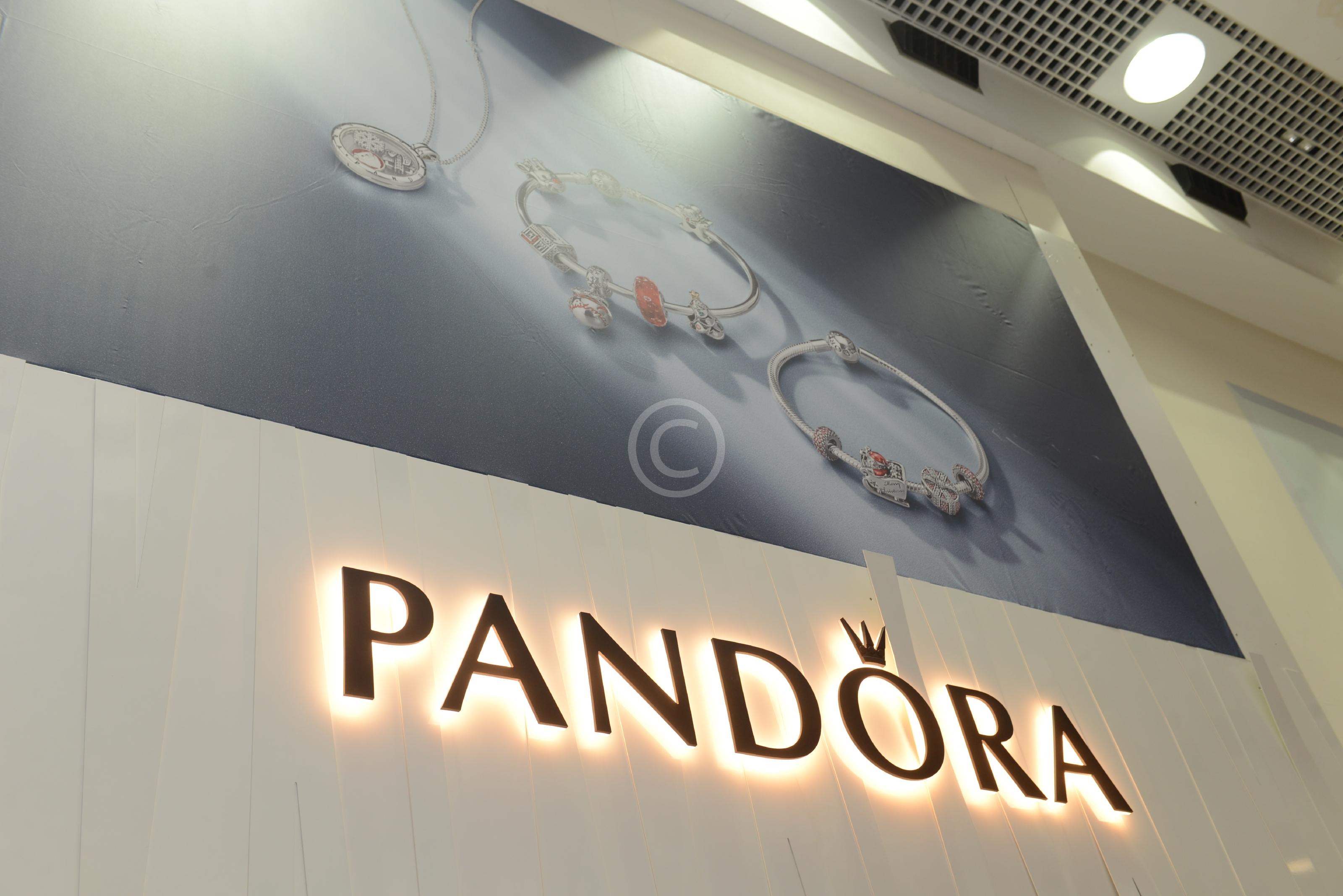 MAIDENHEAD 126982 - Photo 1 of 11 - Baylis Media Photos