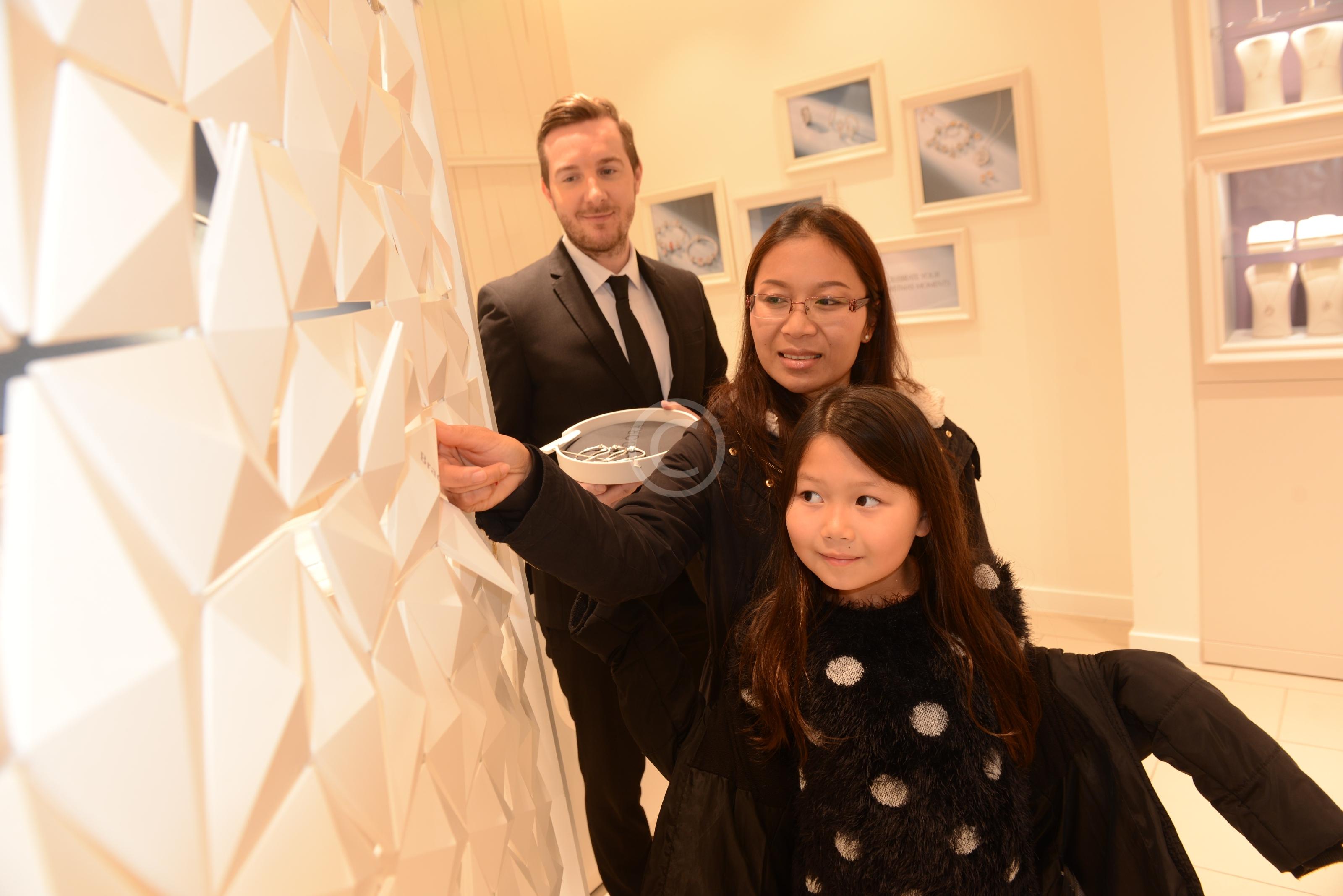 MAIDENHEAD 127013 - Photo 1 of 7 - Baylis Media Photos