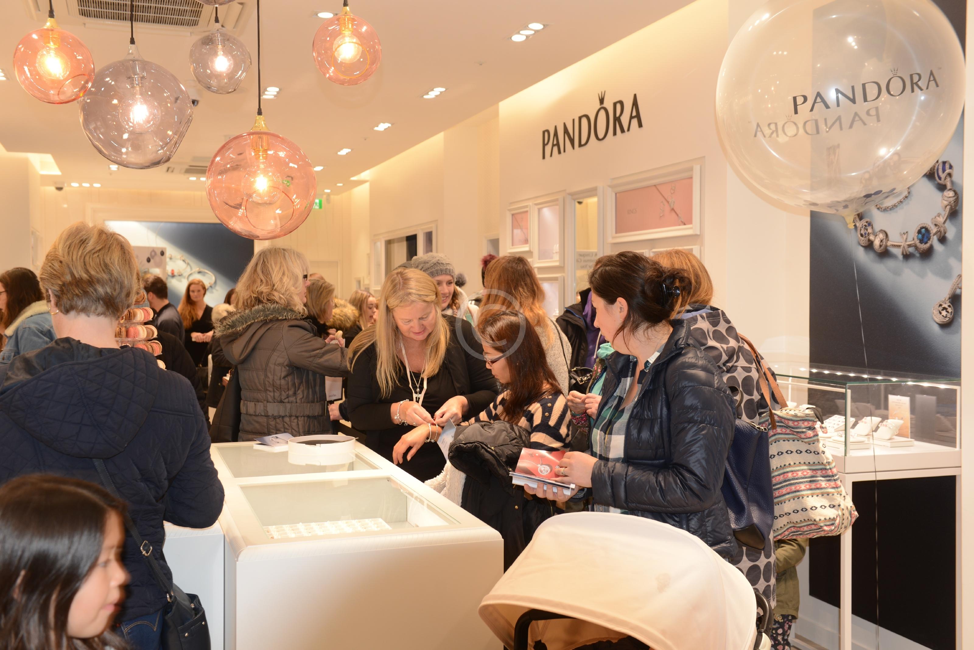 MAIDENHEAD 127013 - Photo 1 of 7 - Baylis Media Photos