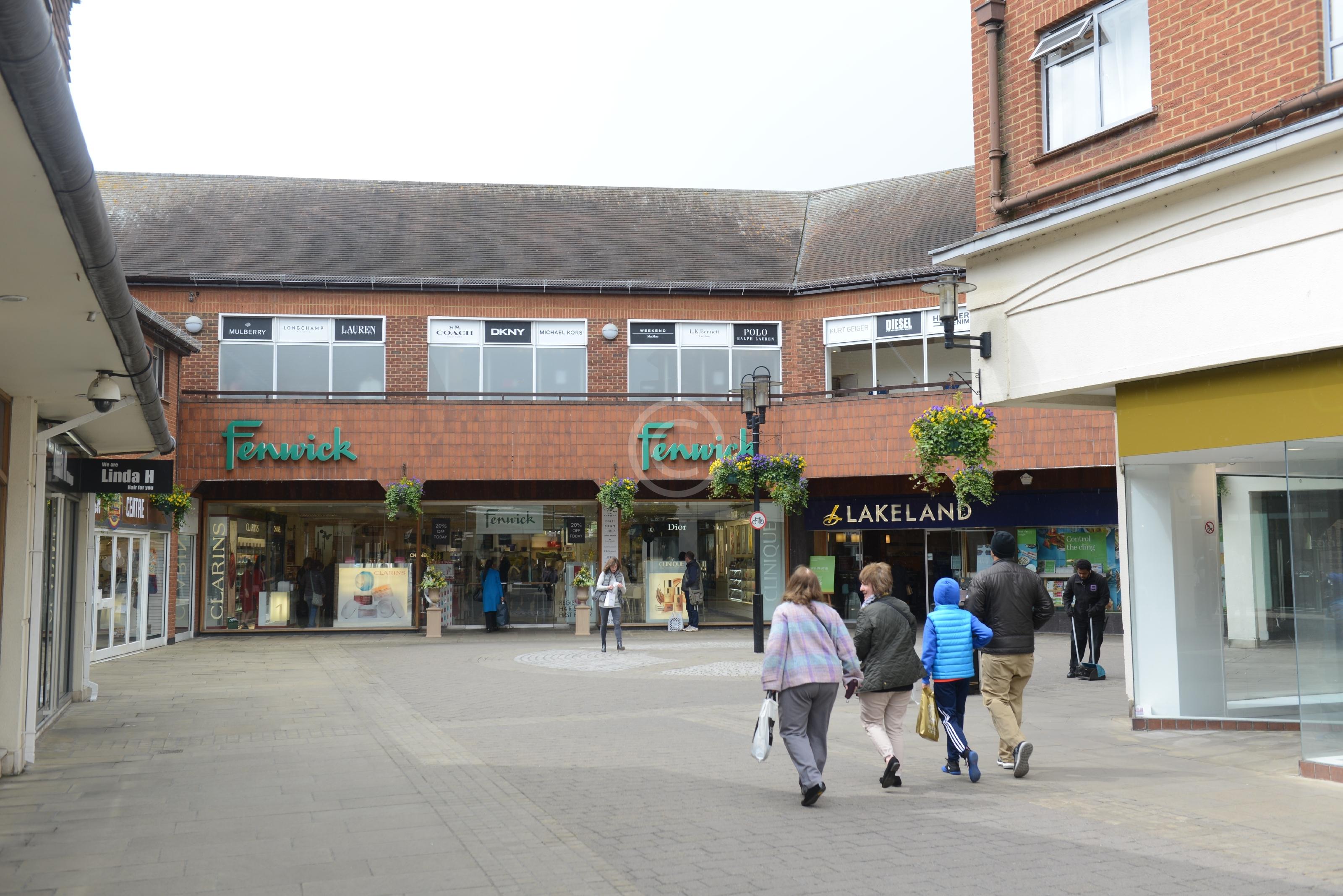 WINDSOR 128004 - Photo 1 of 5 - Baylis Media Photos