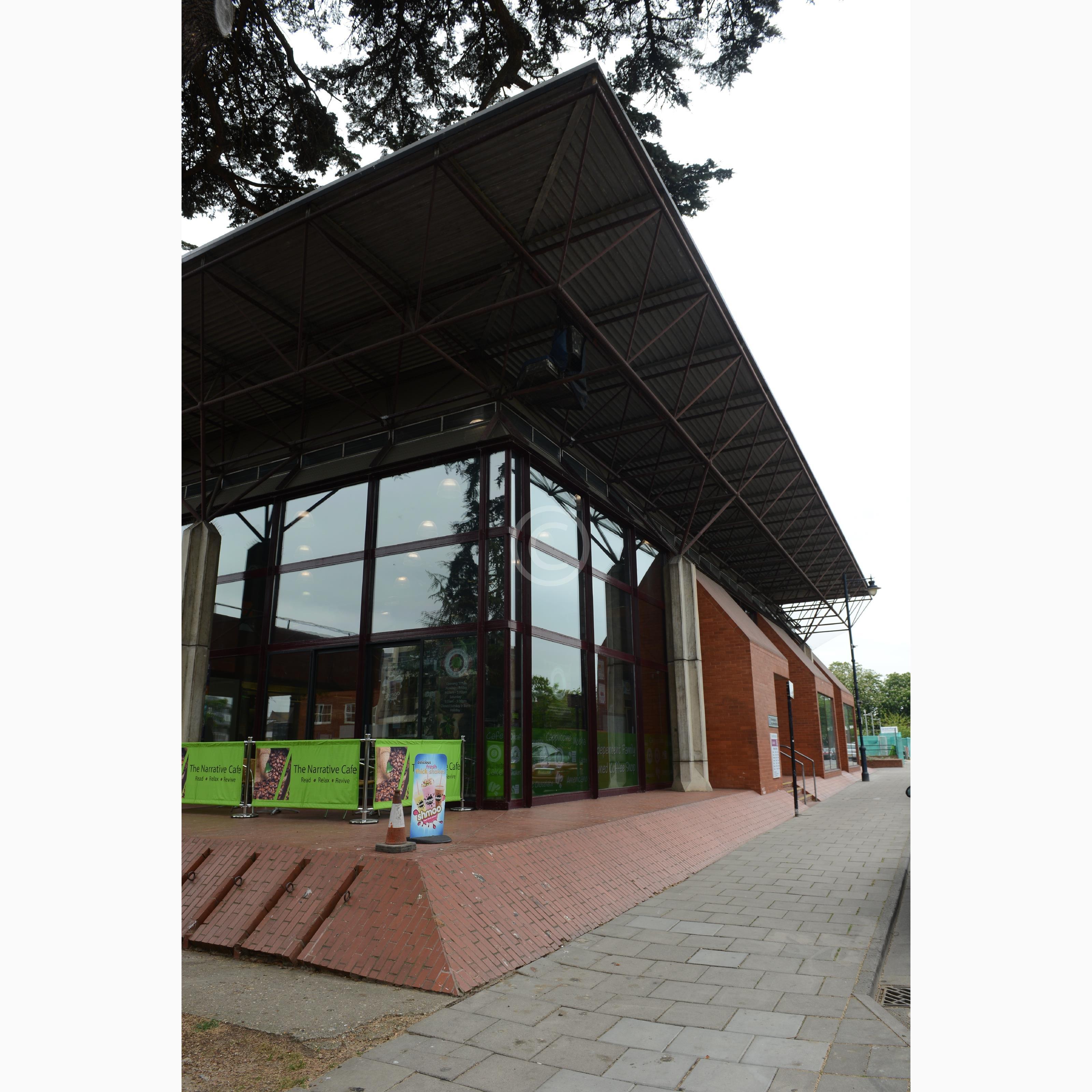 MAIDENHEAD 128065 - Photo 1 of 12 - Baylis Media Photos