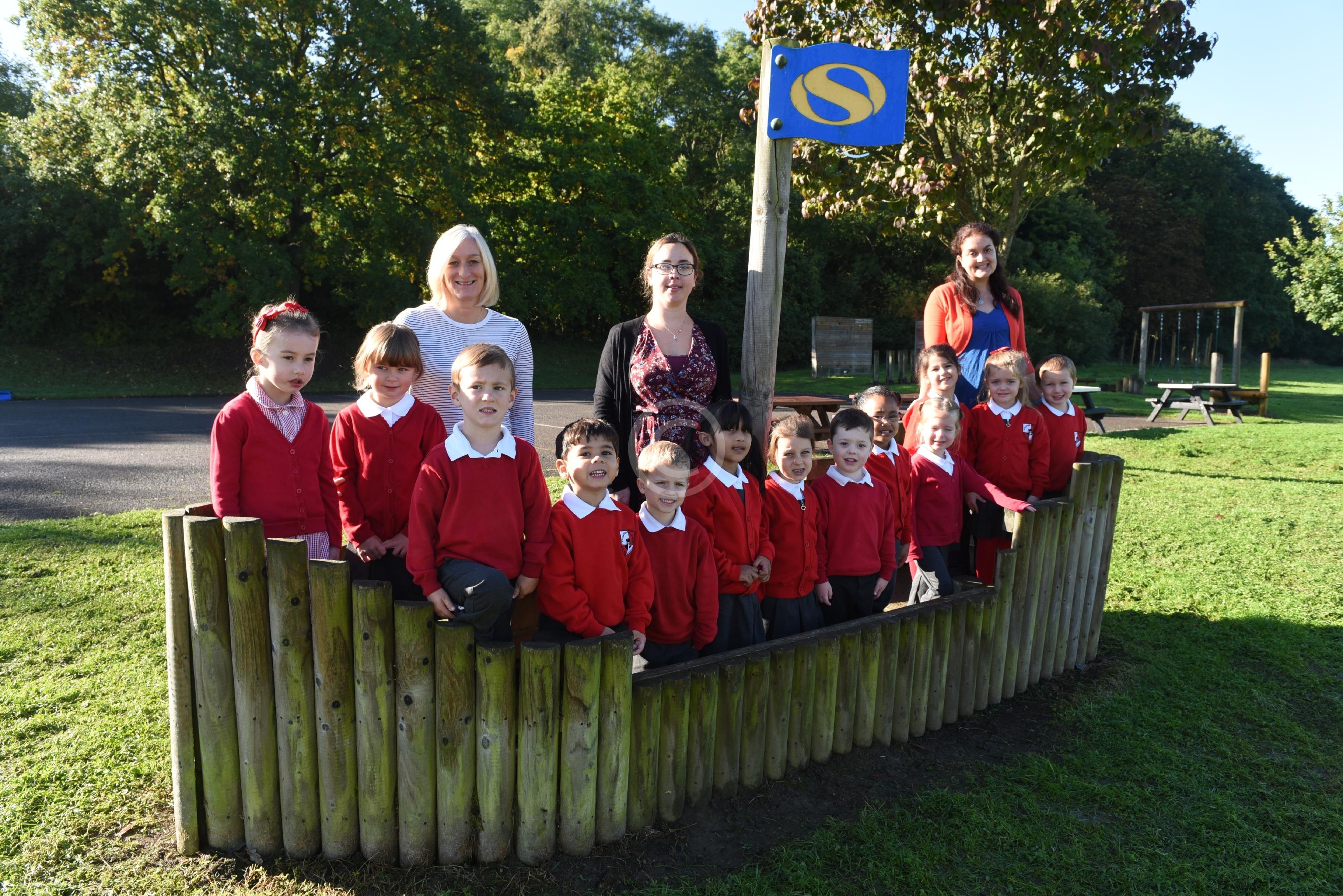 FIRST CLASS 128752 - Photo 1 of 6 - Baylis Media Photos