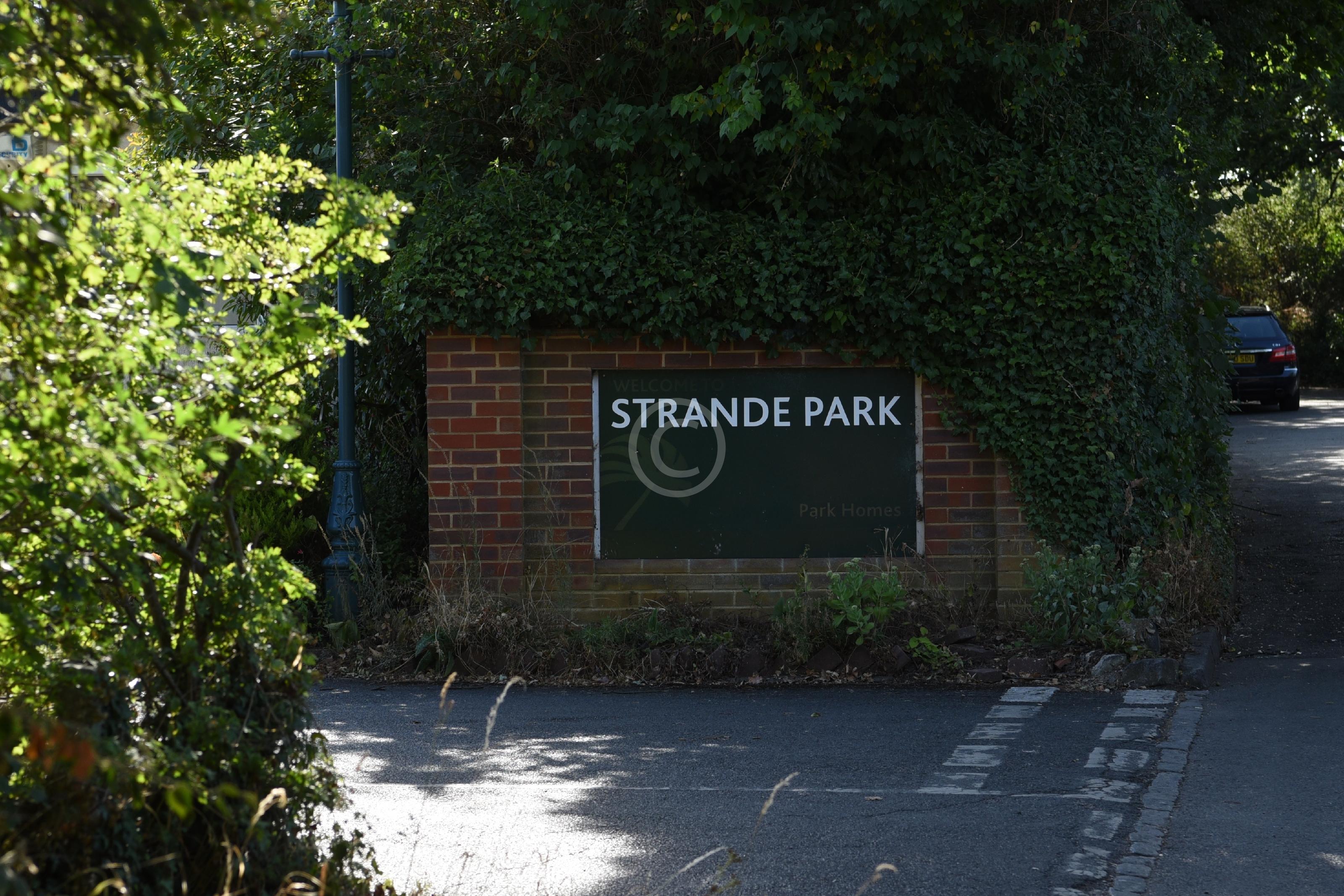 COOKHAM 130145 - Photo 1 of 4 - Baylis Media Photos