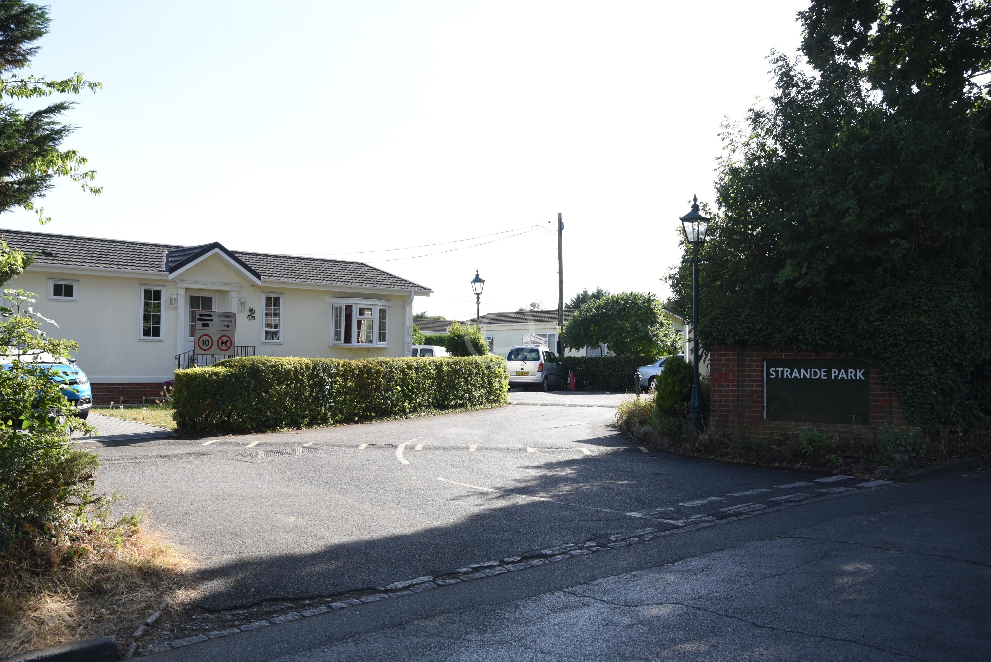 COOKHAM 130145 - Photo 1 of 4 - Baylis Media Photos