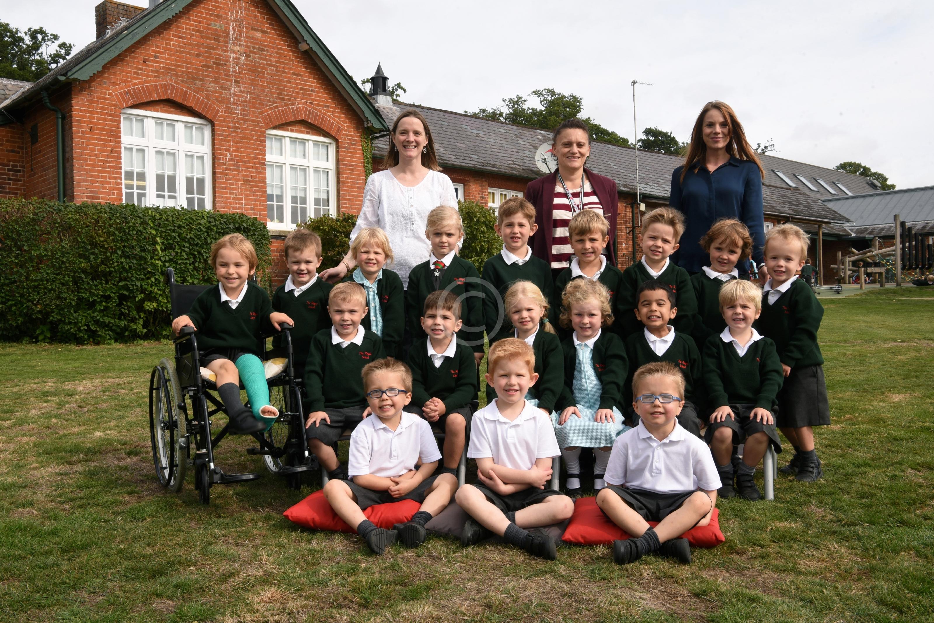 FIRST CLASS 130336 - Photo 1 of 4 - Baylis Media Photos