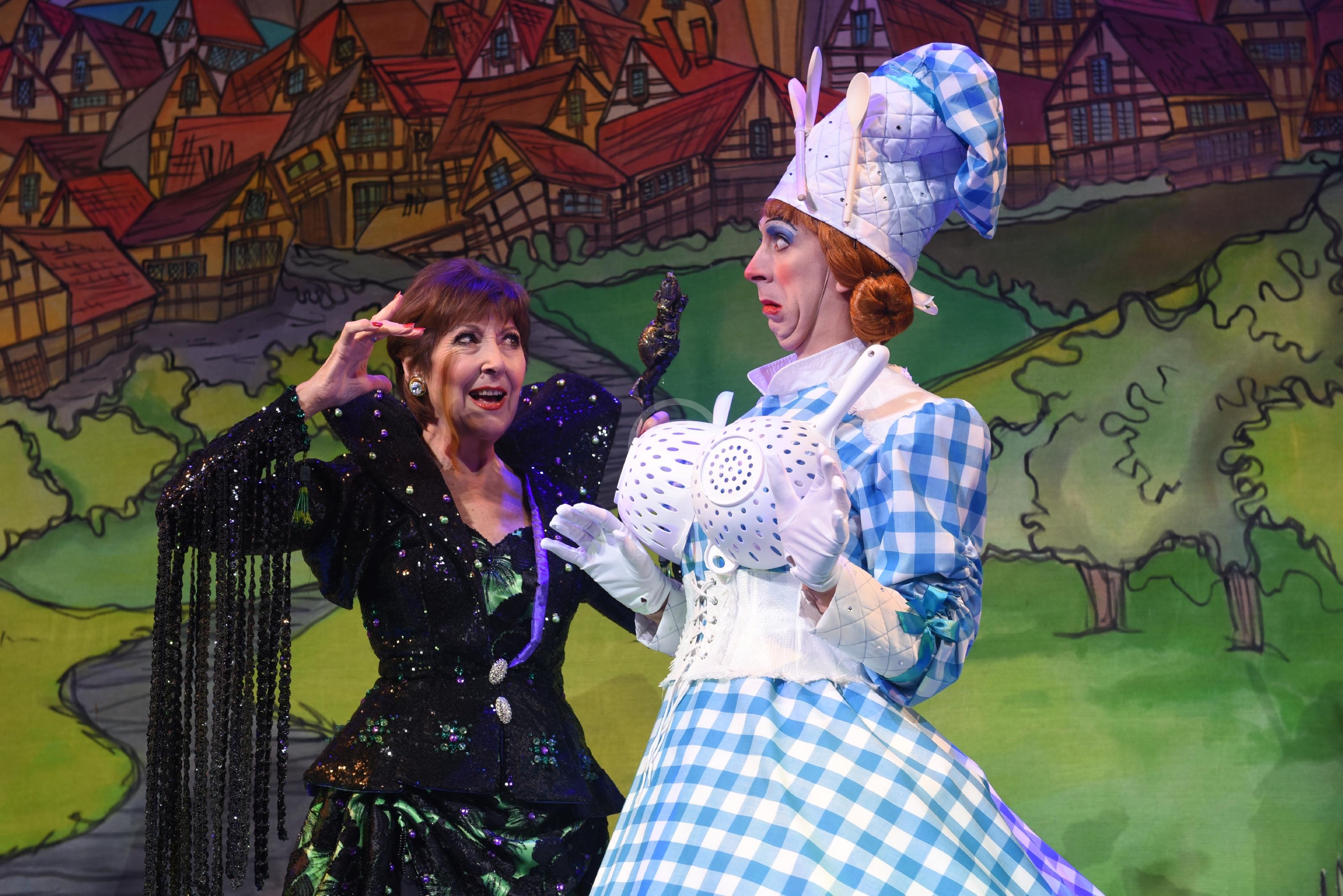 WINDSOR 130645 - Photo 1 of 27 - Baylis Media Photos