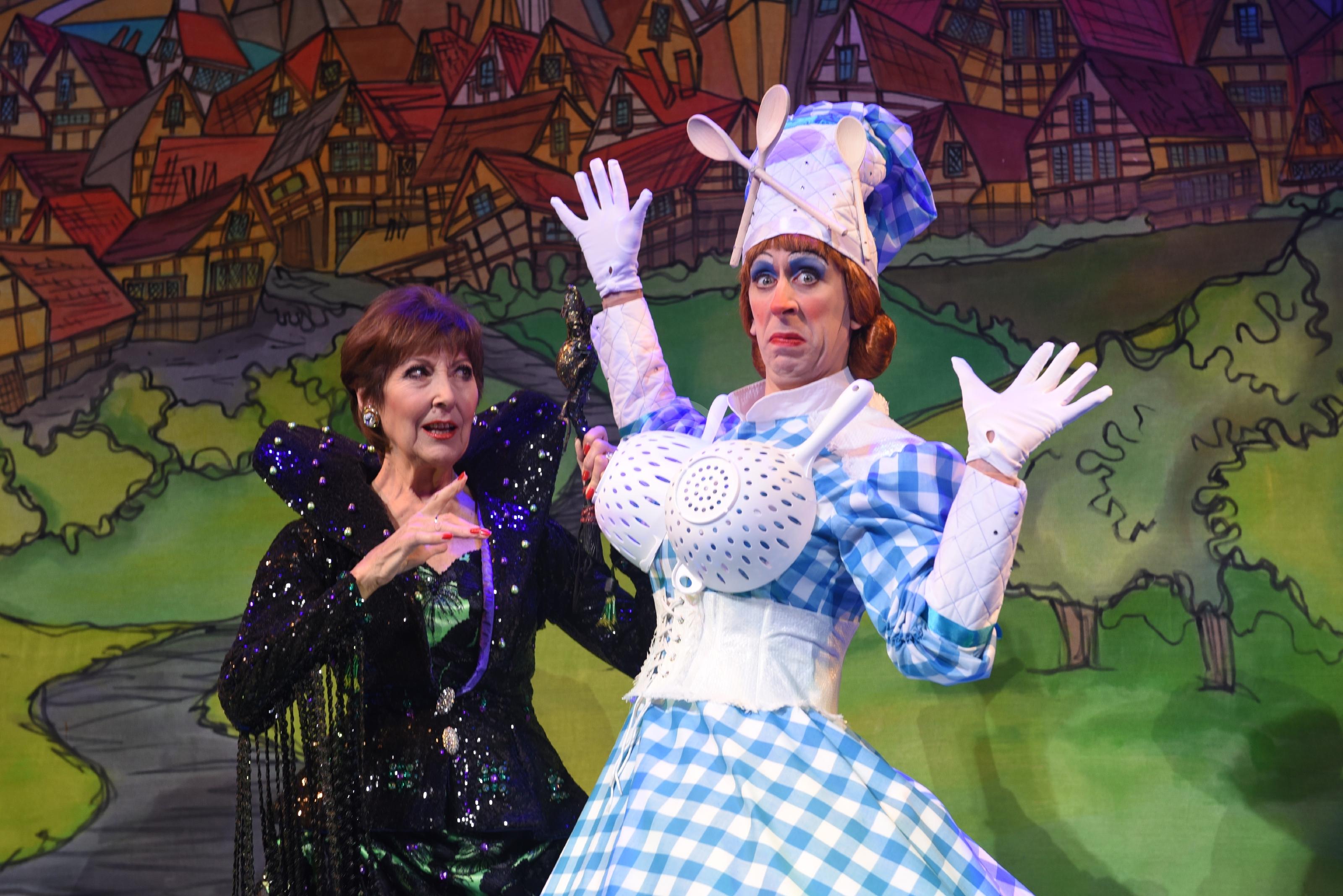 WINDSOR 130645 - Photo 1 of 27 - Baylis Media Photos