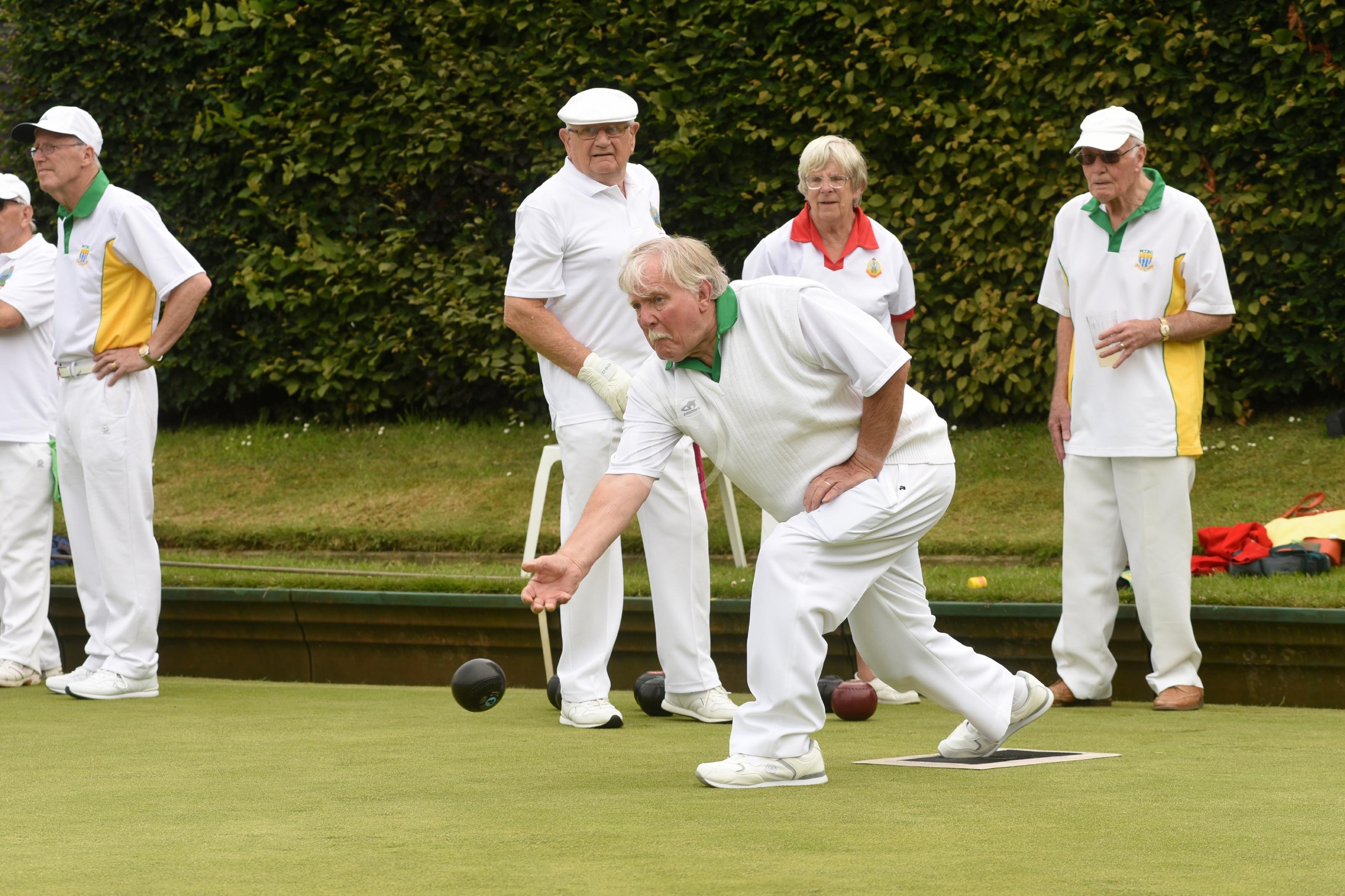 BOWLS 131457 - Photo 1 of 11 - Baylis Media Photos