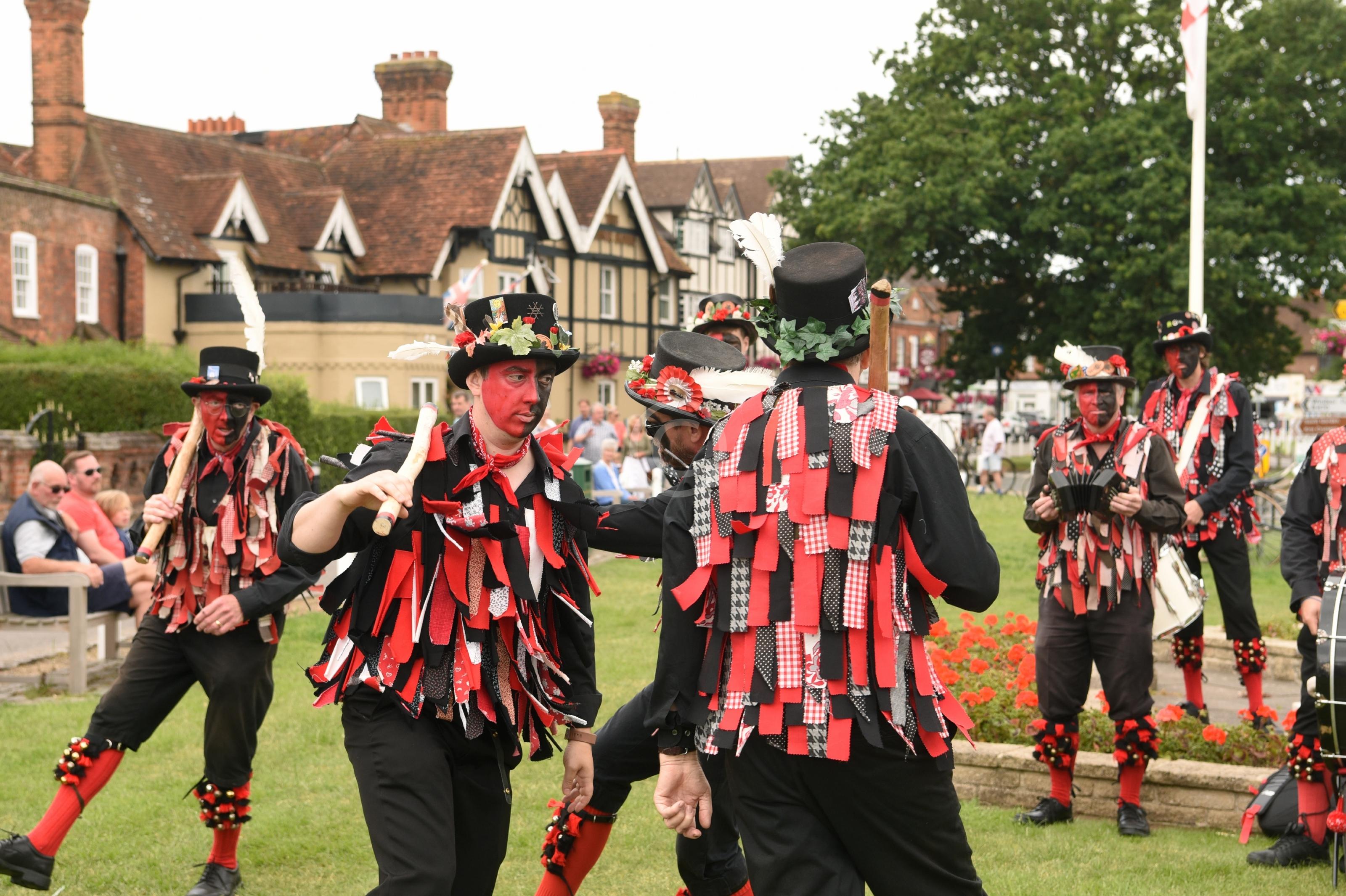 DATCHET 131491 - Photo 1 of 9 - Baylis Media Photos