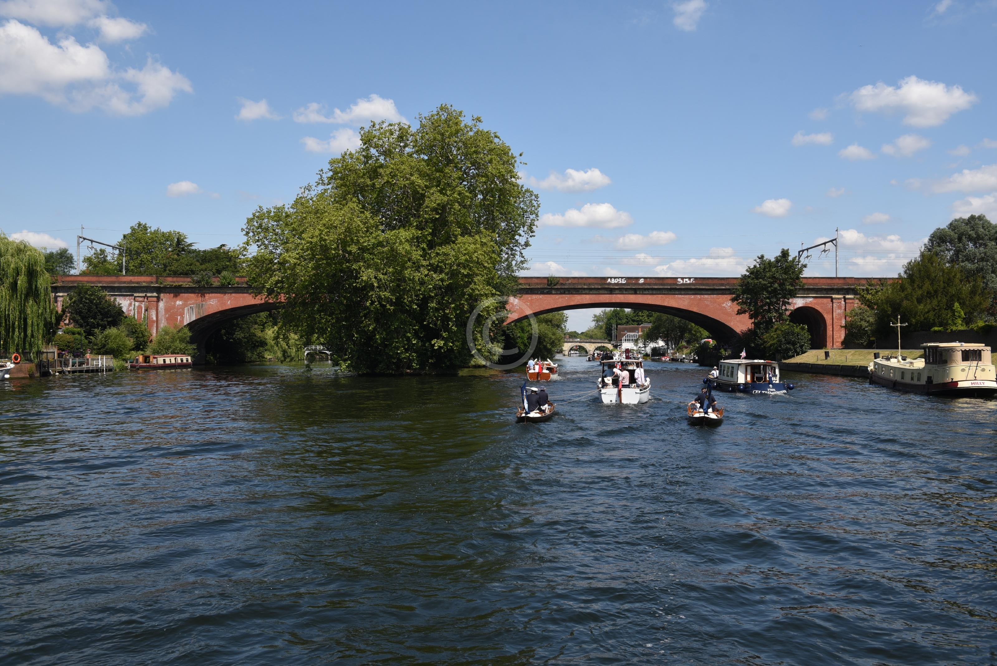 SWAN UPPING 131579 - Photo 1 of 113 - Baylis Media Photos