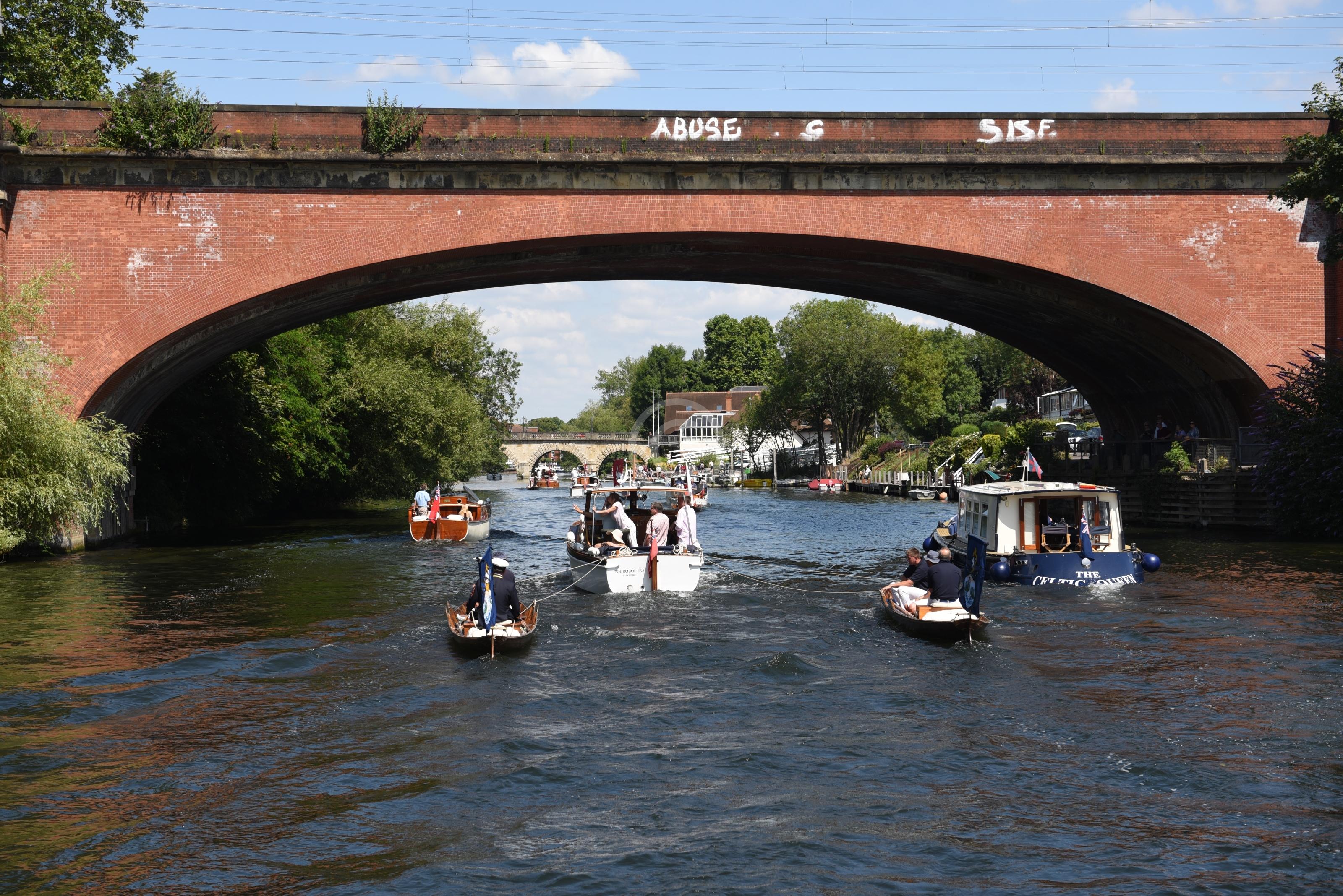 SWAN UPPING 131579 - Photo 1 of 113 - Baylis Media Photos