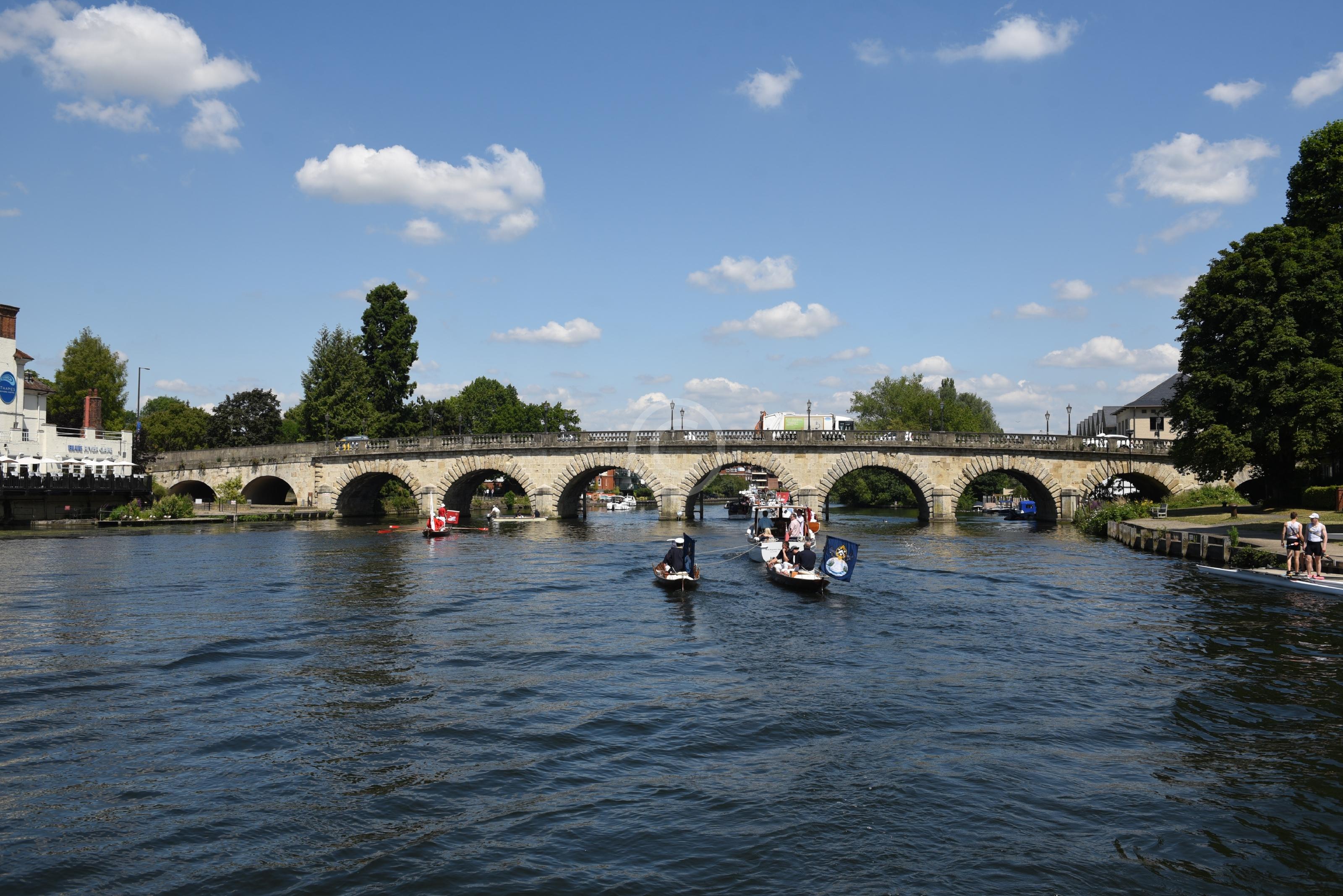 SWAN UPPING 131579 - Photo 1 of 113 - Baylis Media Photos