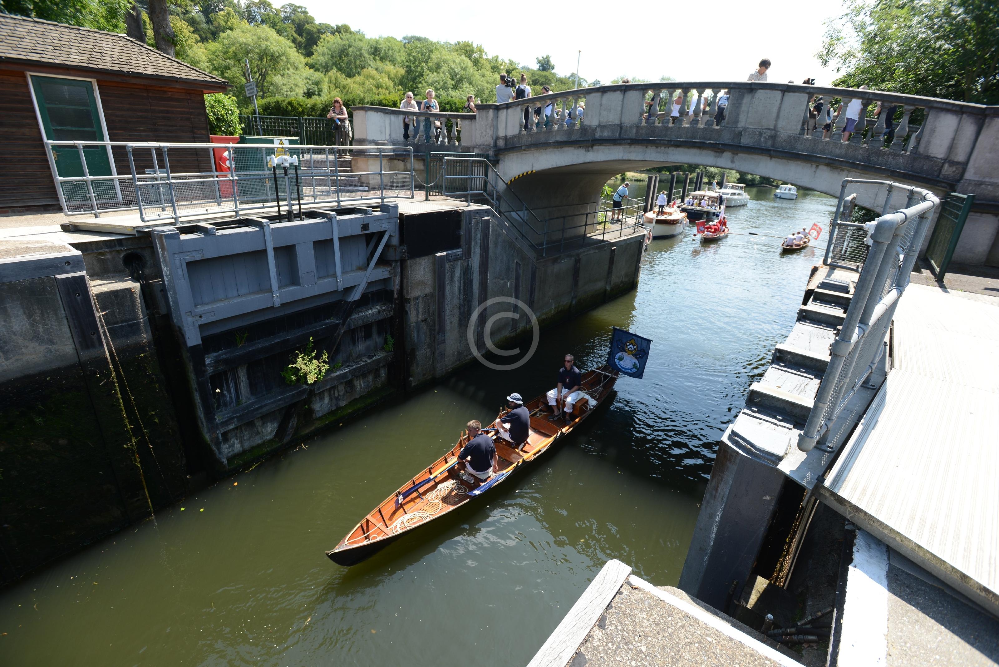 SWAN UPPING 131579 - Photo 1 of 113 - Baylis Media Photos