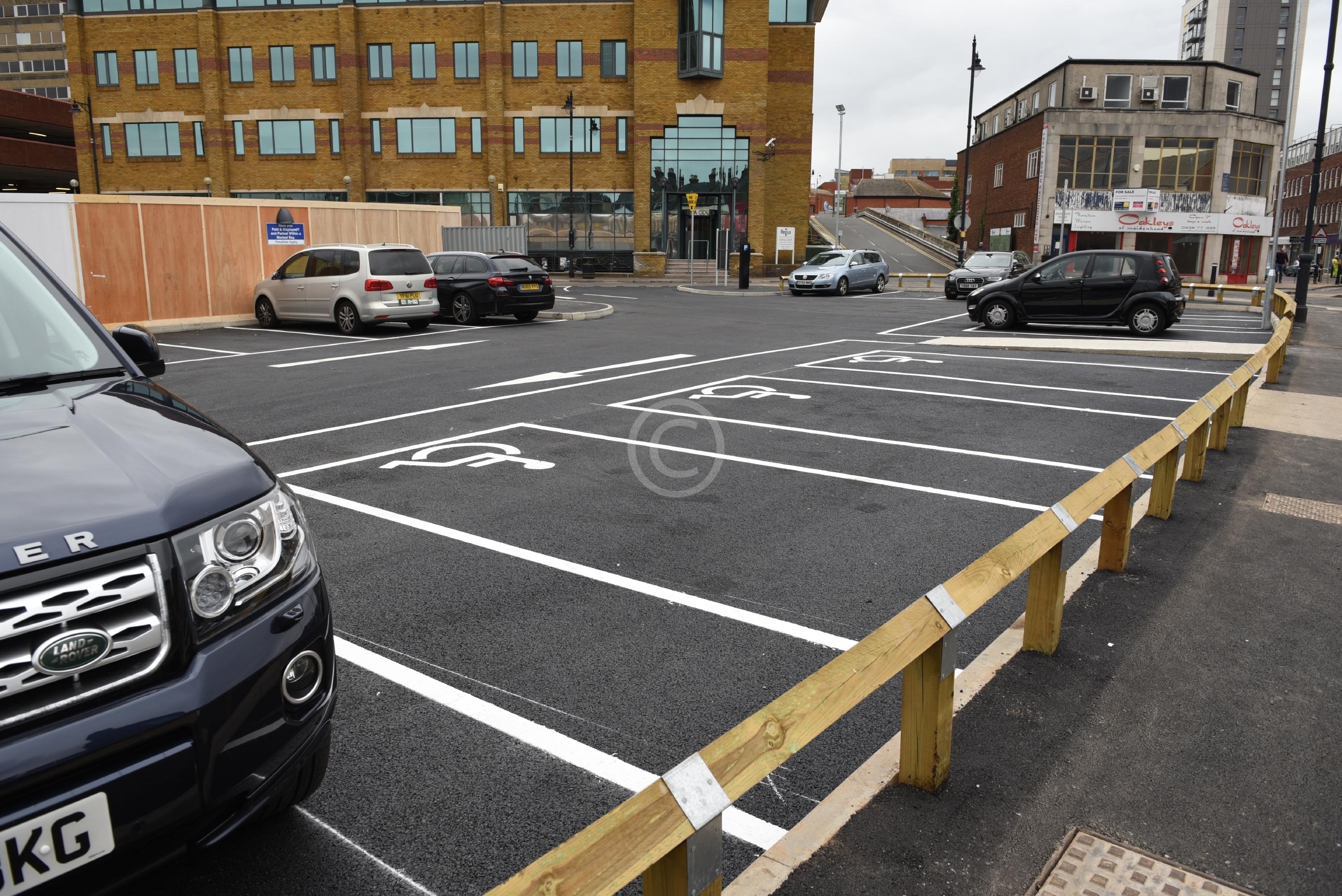 MAIDENHEAD 131846 - Photo 1 of 6 - Baylis Media Photos