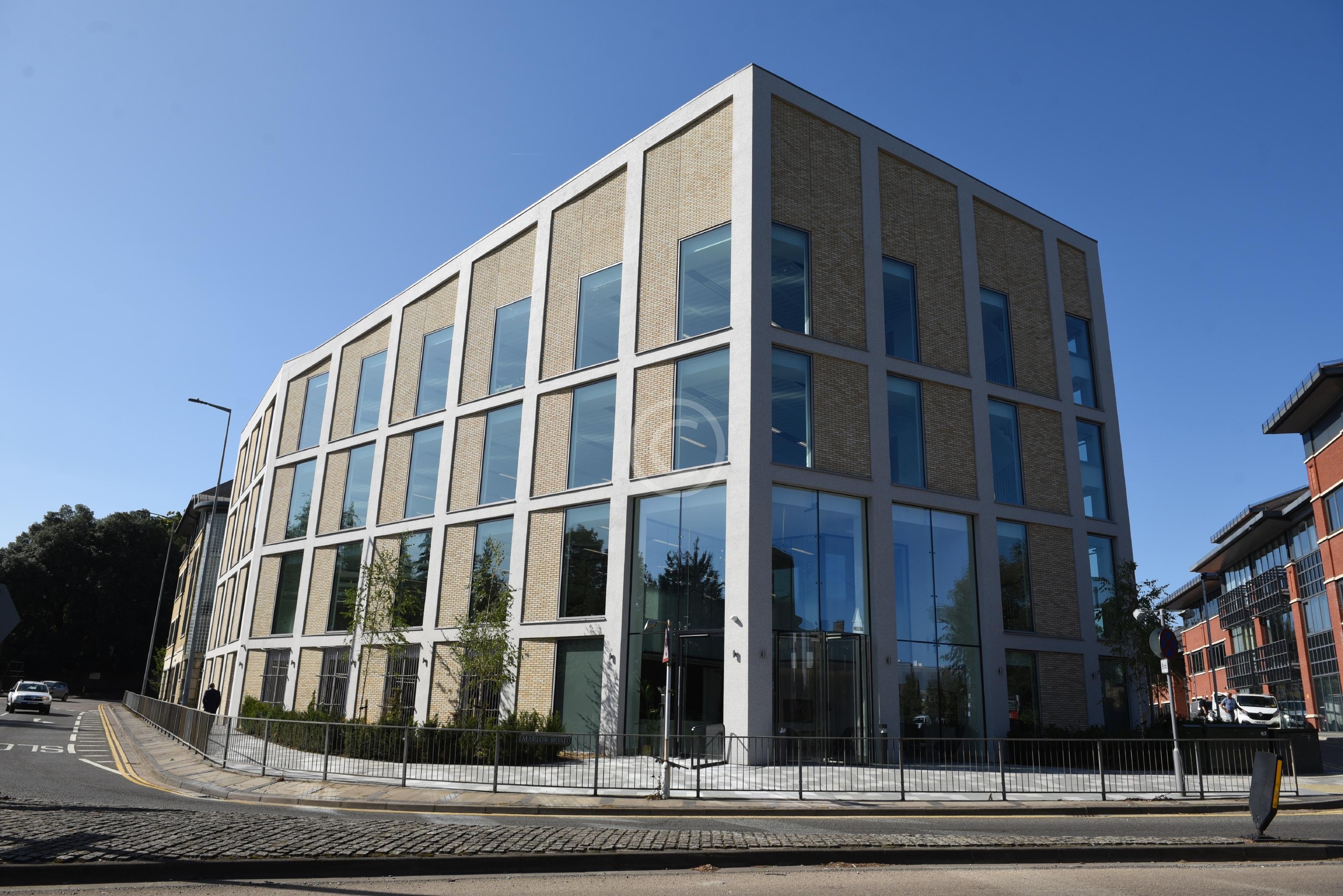 MAIDENHEAD 131858 - Photo 1 of 7 - Baylis Media Photos