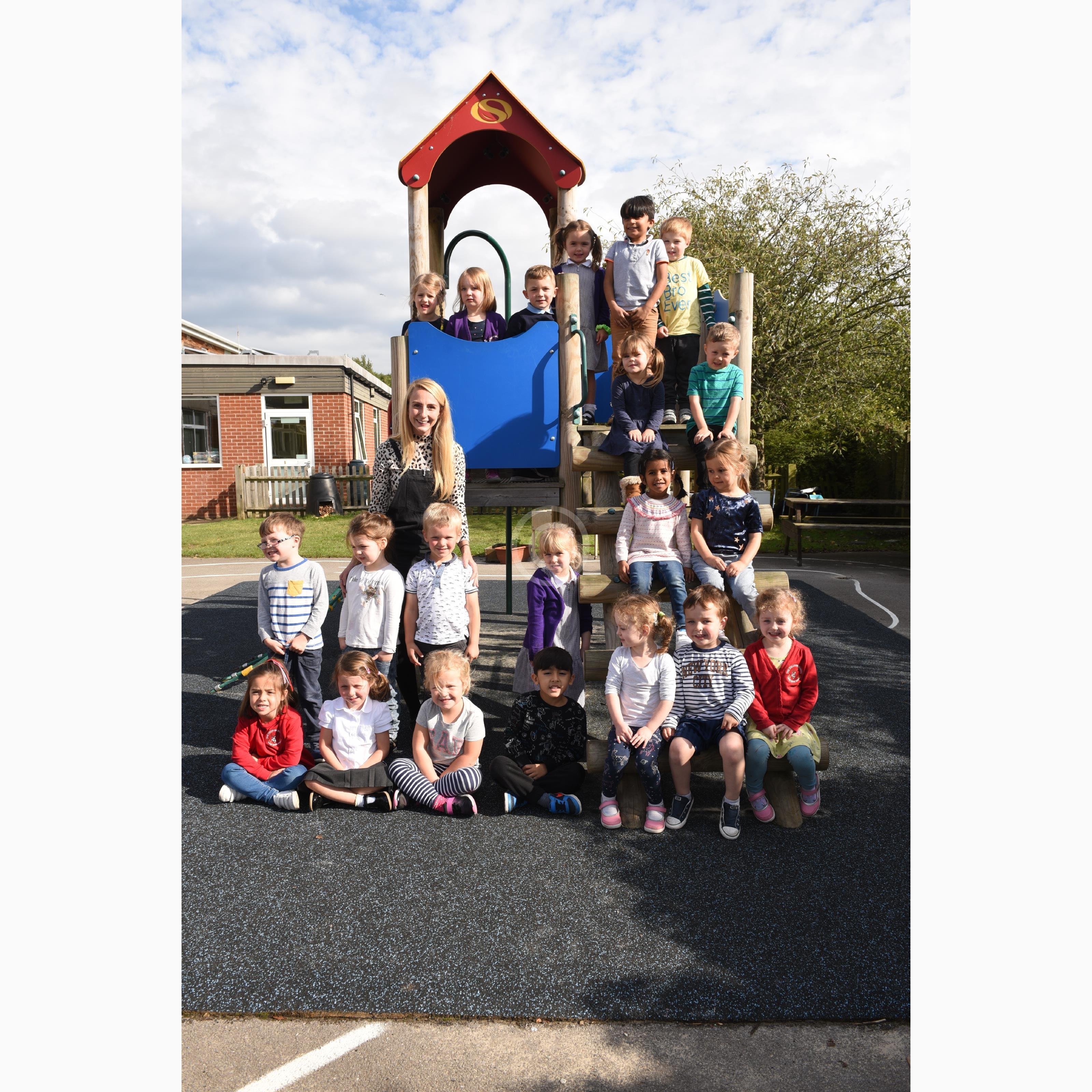 FIRST CLASS 131963 - Photo 1 of 8 - Baylis Media Photos