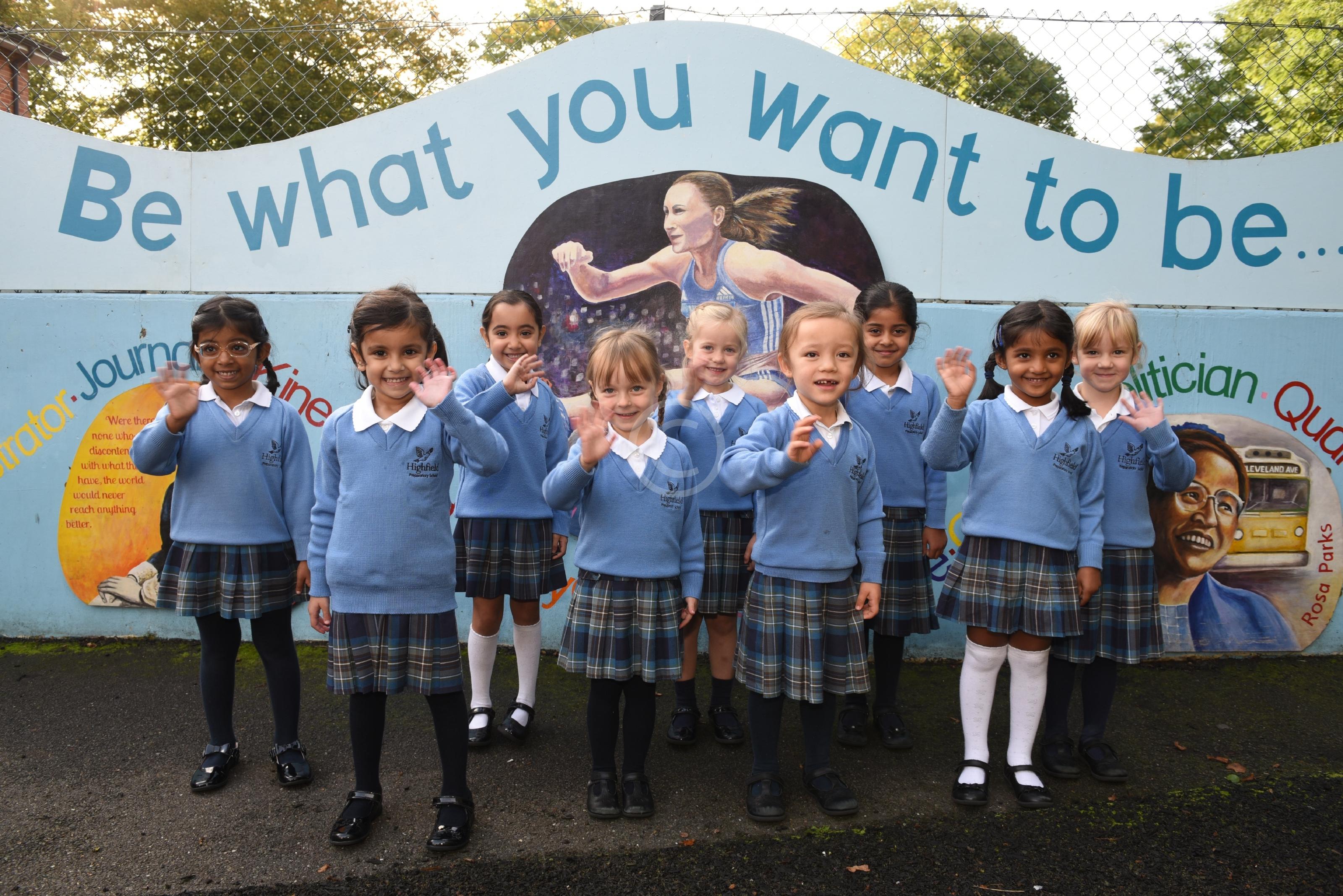 FIRST CLASS 131995 - Photo 1 of 9 - Baylis Media Photos