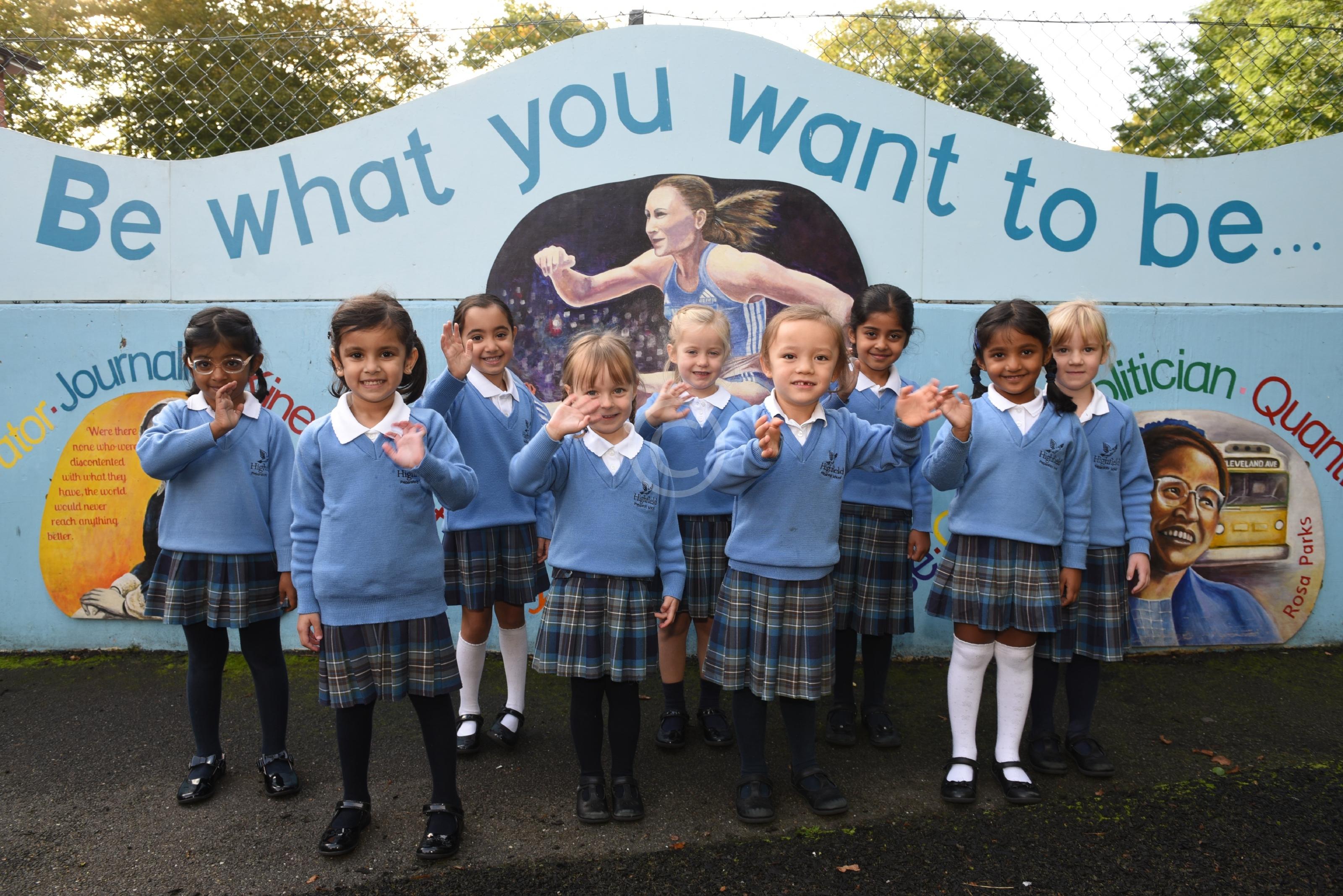 FIRST CLASS 131995 - Photo 1 of 9 - Baylis Media Photos