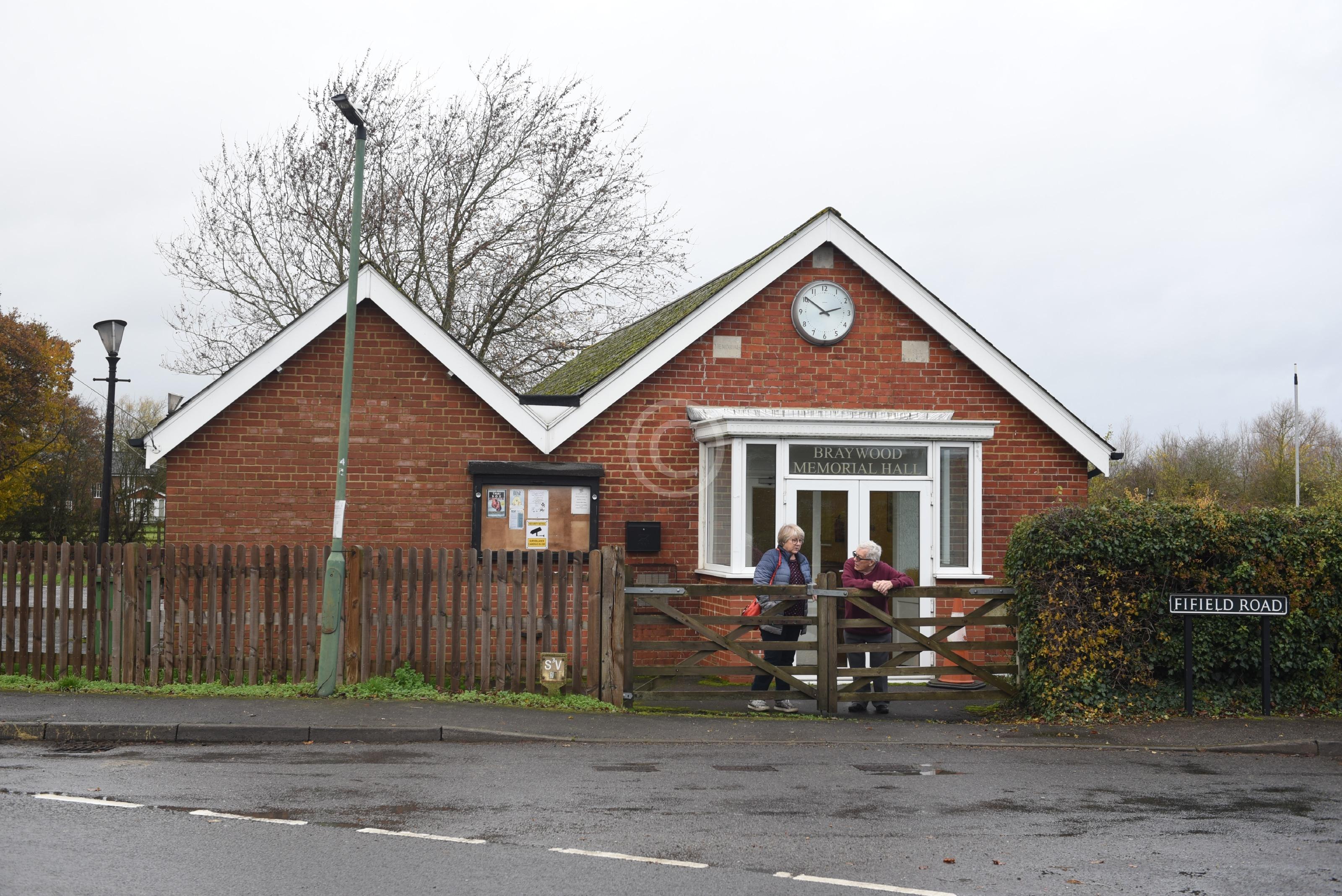 FIFIELD 132203 - Photo 1 of 11 - Baylis Media Photos