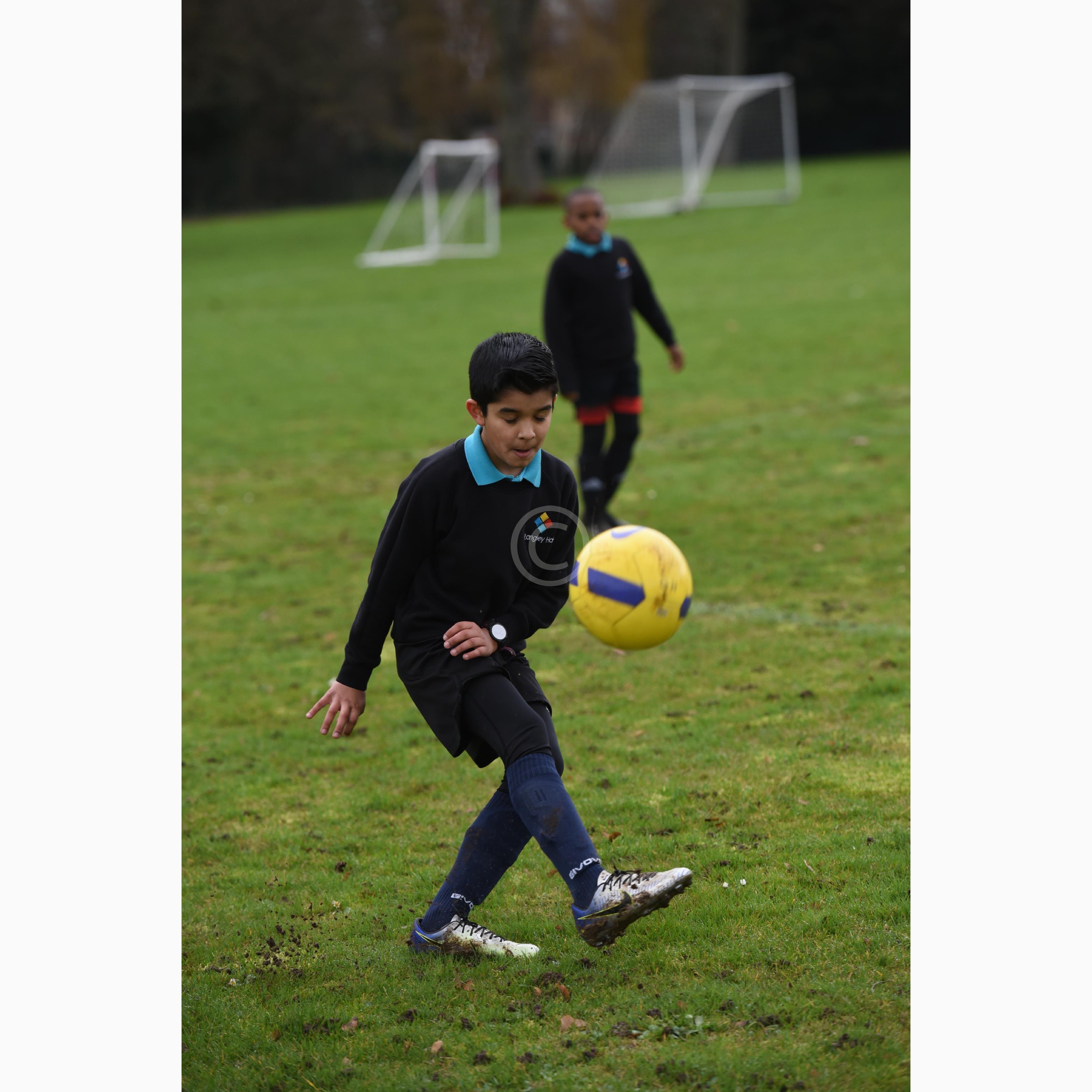 DATCHET 132411 - Photo 1 of 47 - Baylis Media Photos