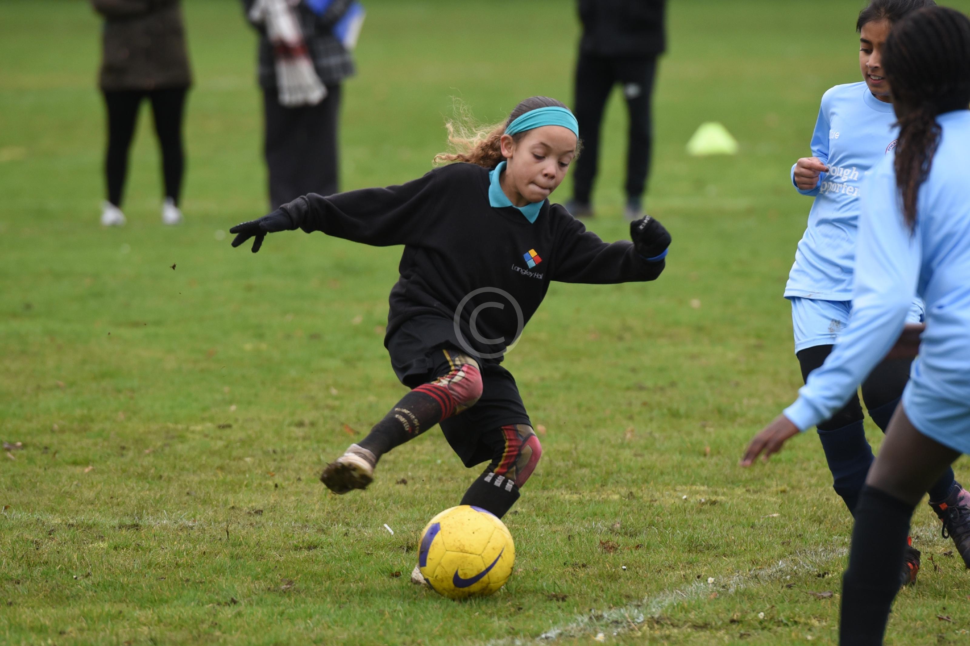 DATCHET 132411 - Photo 1 of 47 - Baylis Media Photos