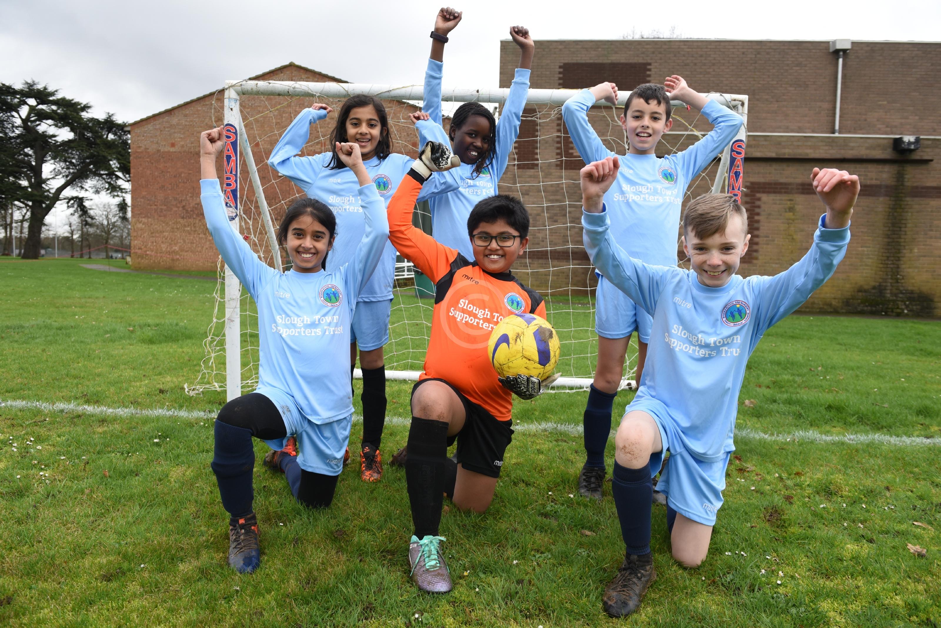 DATCHET 132411 - Photo 1 of 47 - Baylis Media Photos