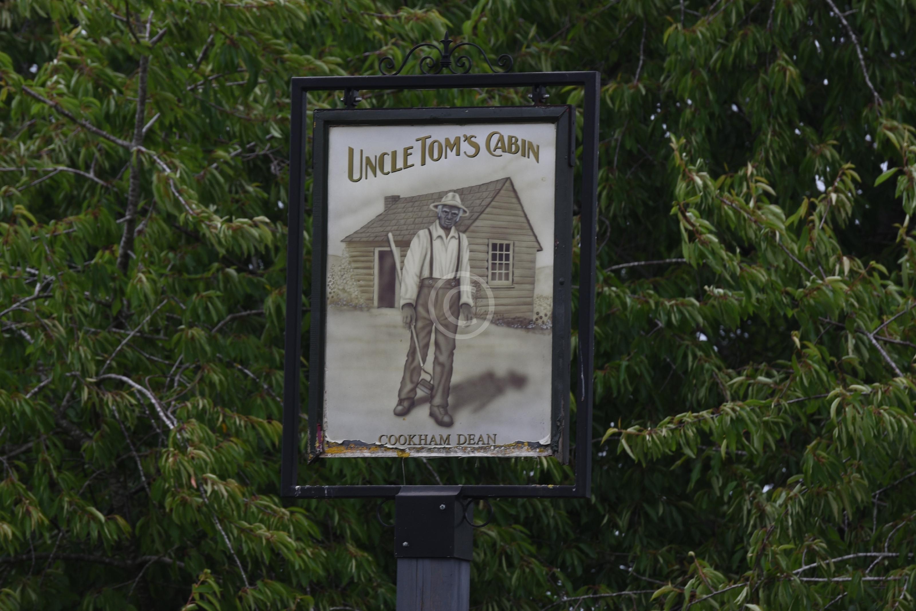 COOKHAM DEAN 132808 - Photo 1 of 7 - Baylis Media Photos