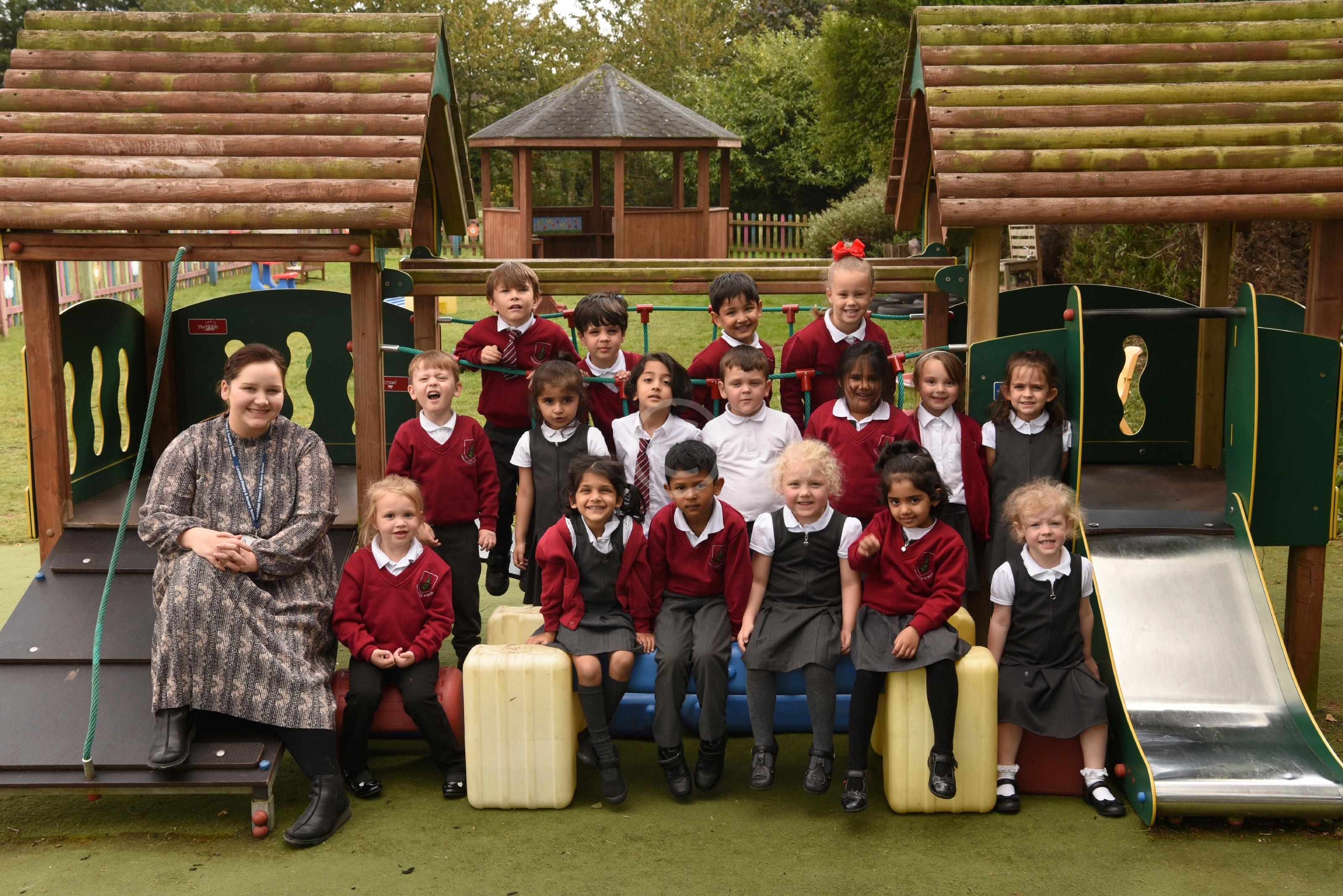 FIRST CLASS 133007 - Photo 1 of 5 - Baylis Media Photos