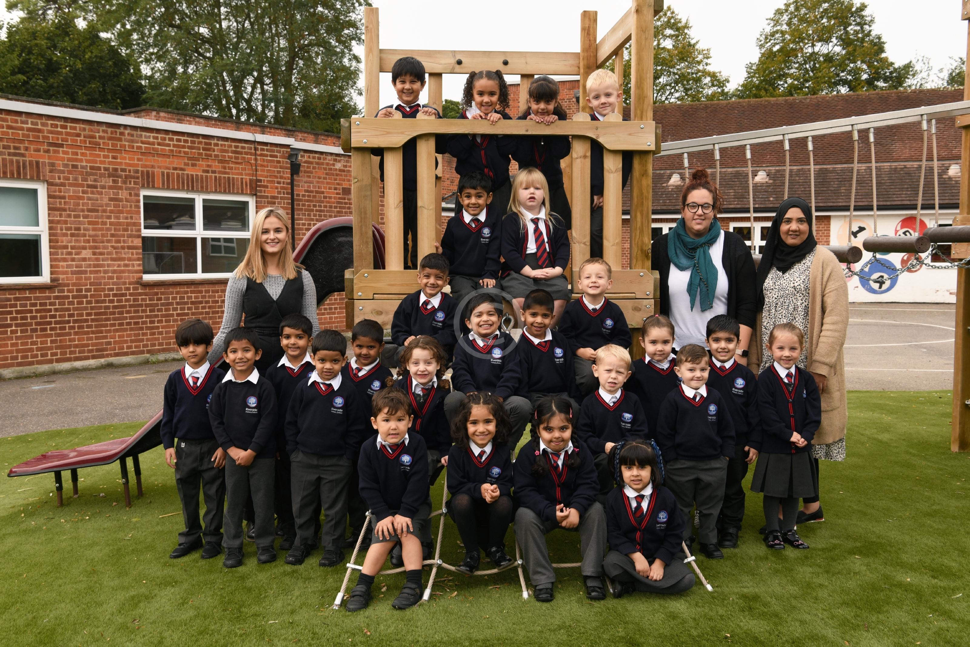 FIRST CLASS 133011 - Photo 1 of 11 - Baylis Media Photos