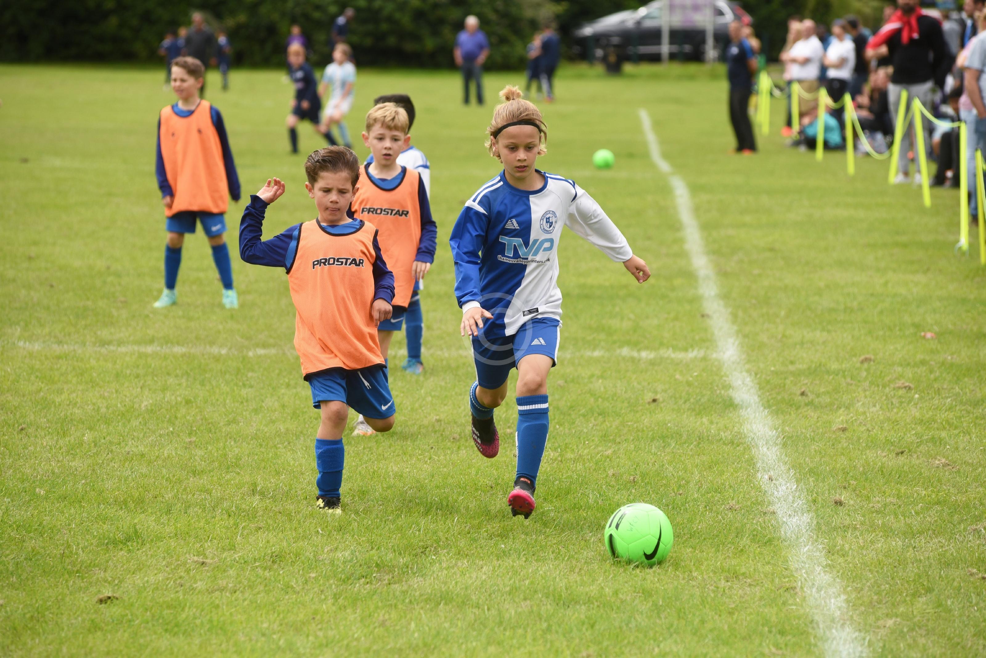 FOOTBALL 133640 - Photo 1 of 15 - Baylis Media Photos