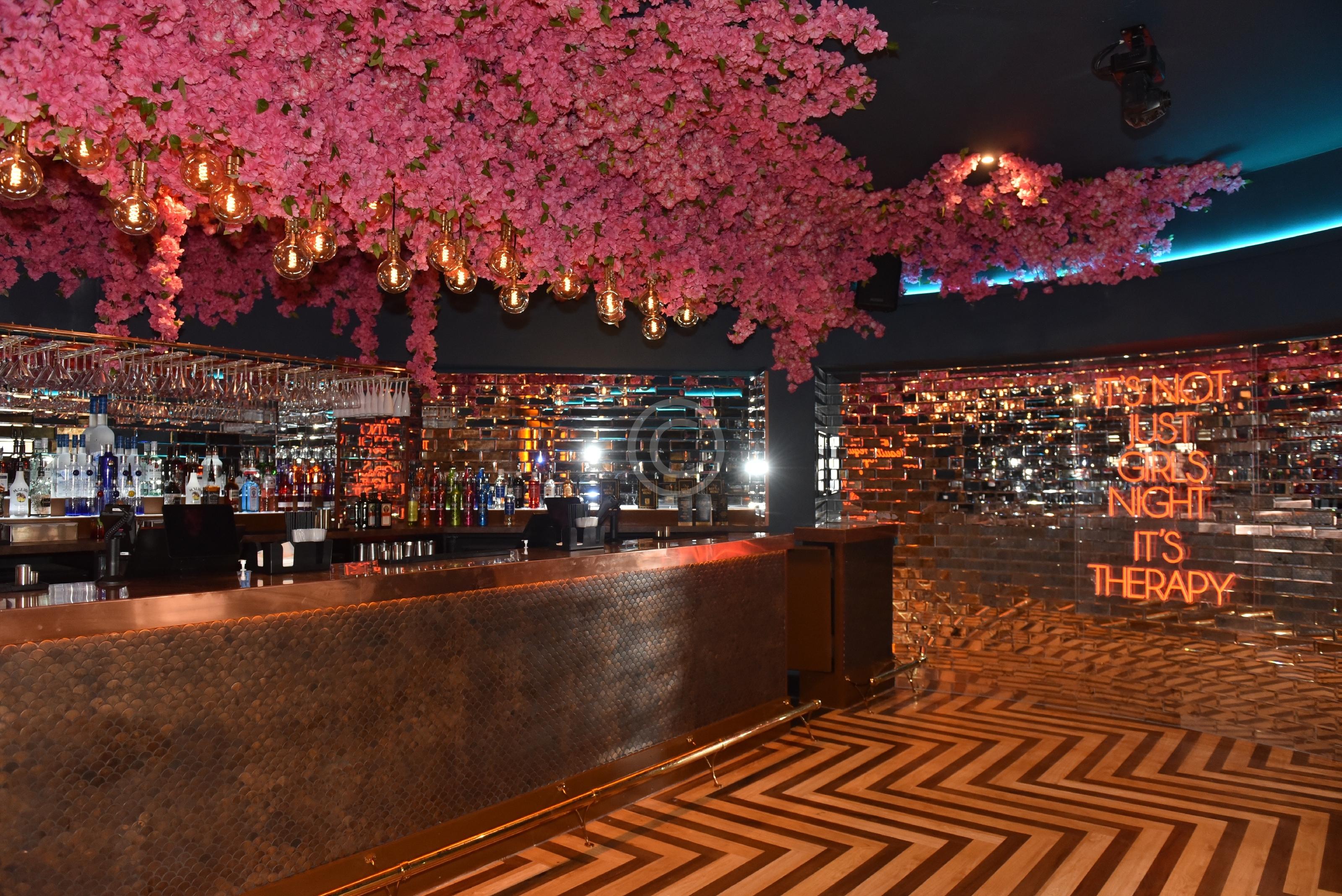 WINDSOR 134409 - Photo 1 of 45 - Baylis Media Photos