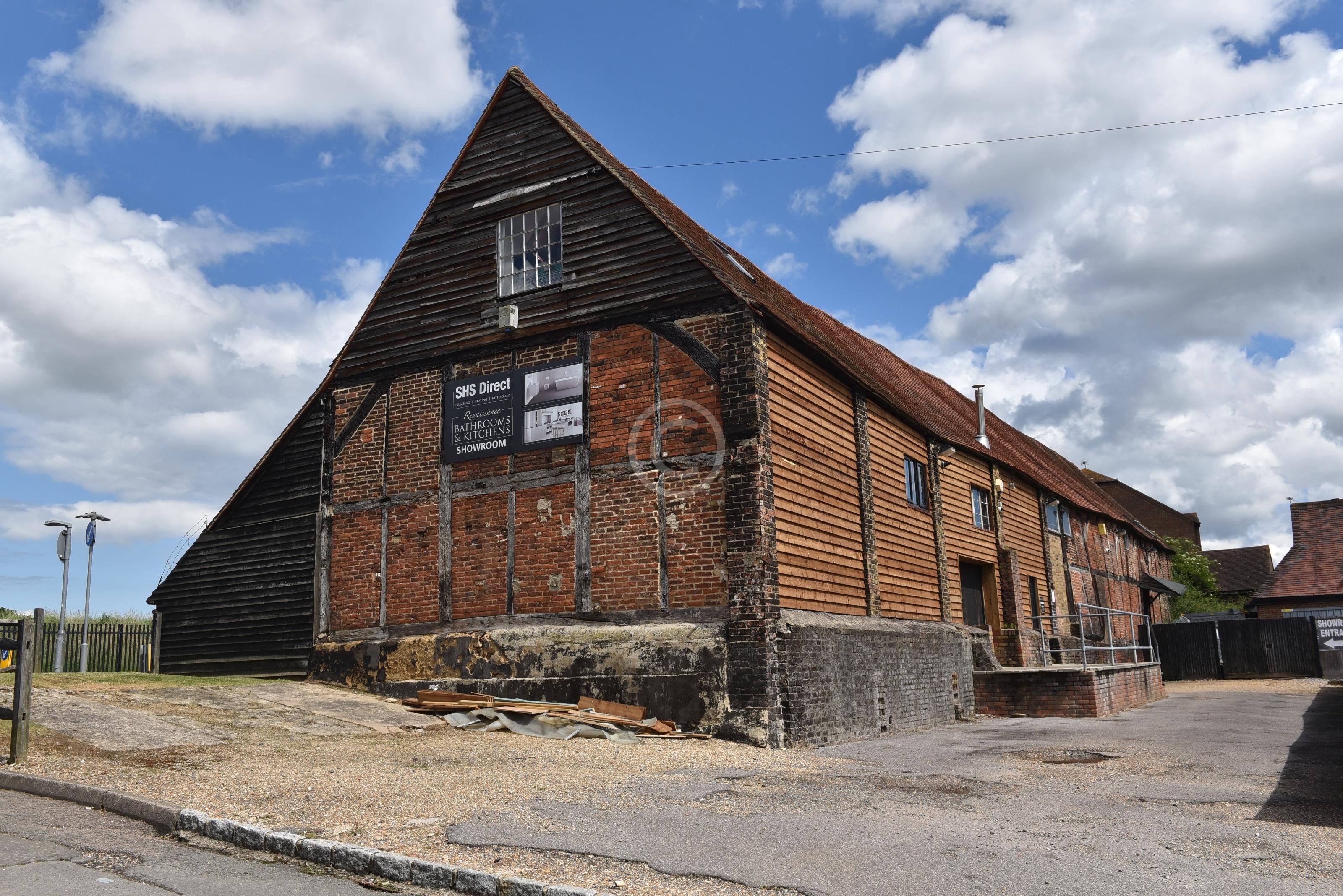 CIPPENHAM 134558 - Photo 2 of 6 - Baylis Media Photos