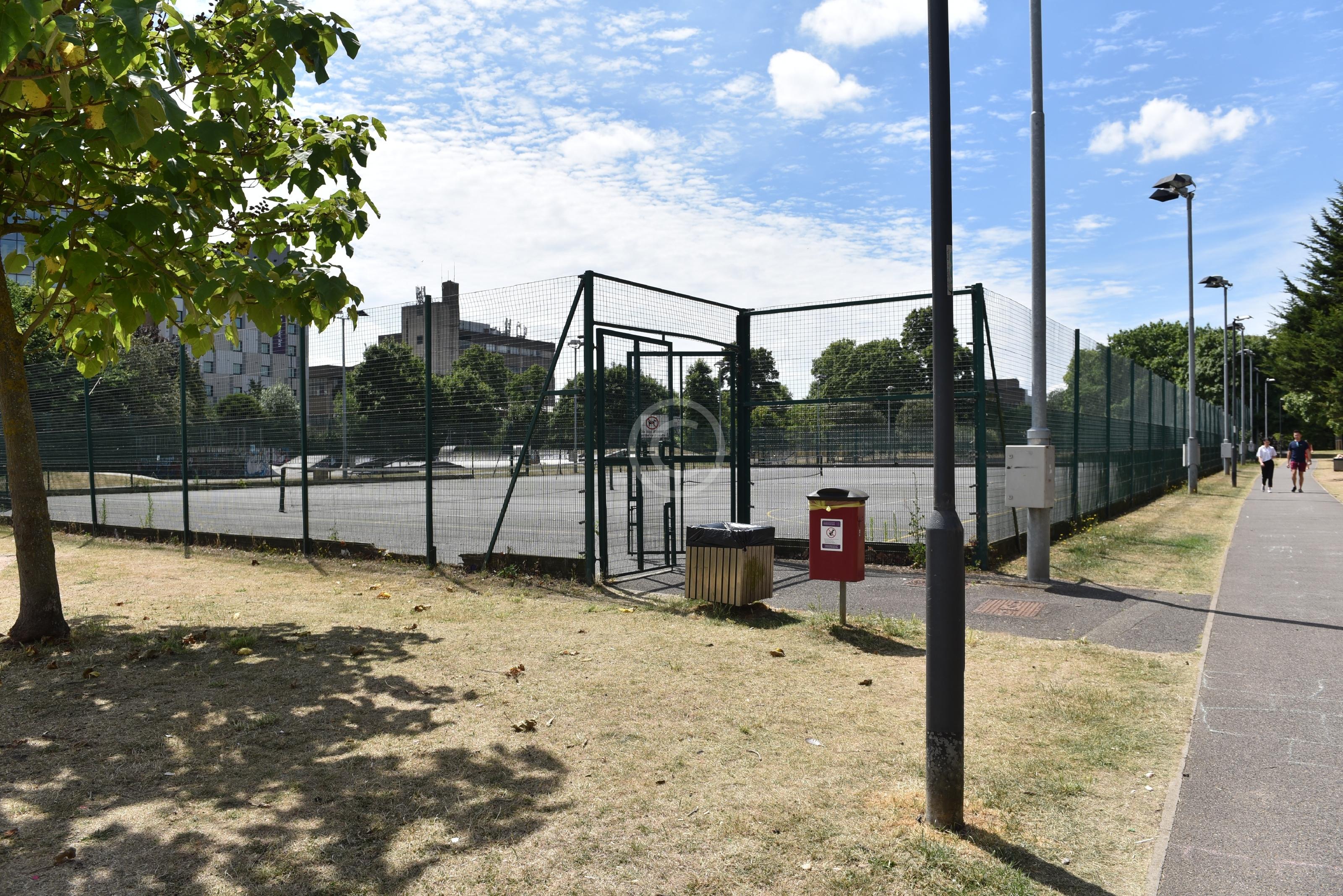 MAIDENHEAD 134695 - Photo 2 of 11 - Baylis Media Photos