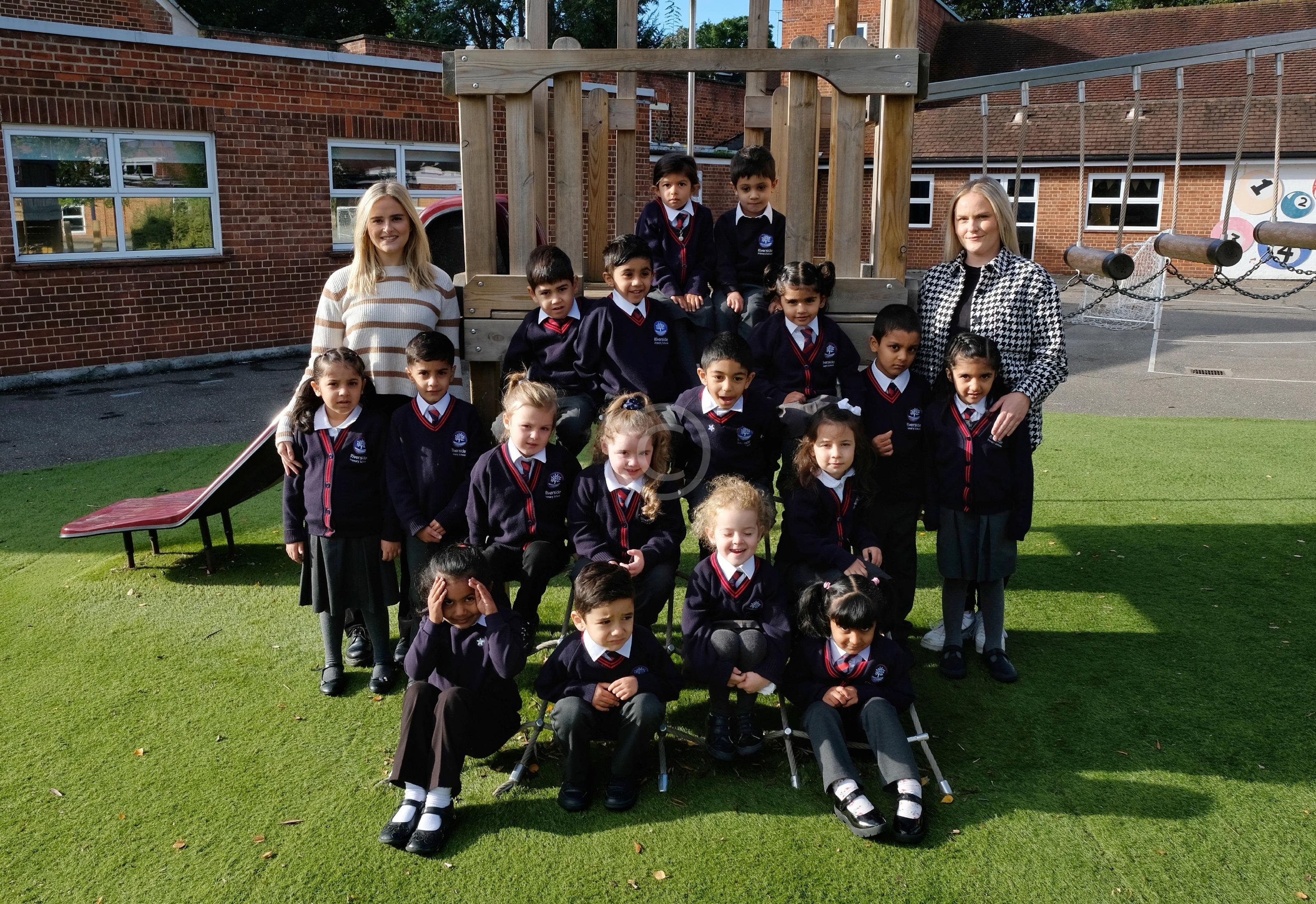 FIRST CLASS 134898 - Photo 1 of 4 - Baylis Media Photos