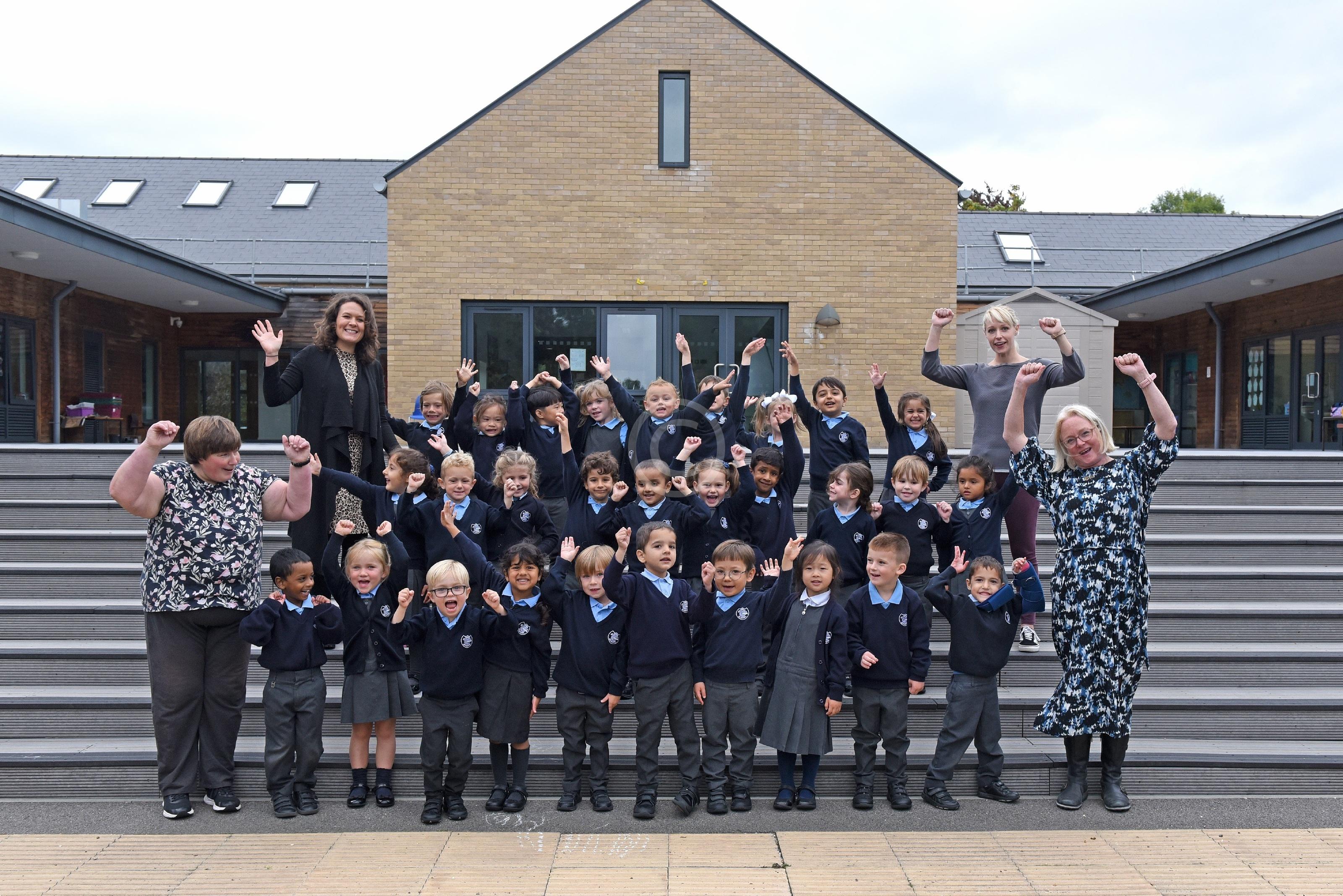 FIRST CLASS 134937 - Photo 1 of 3 - Baylis Media Photos