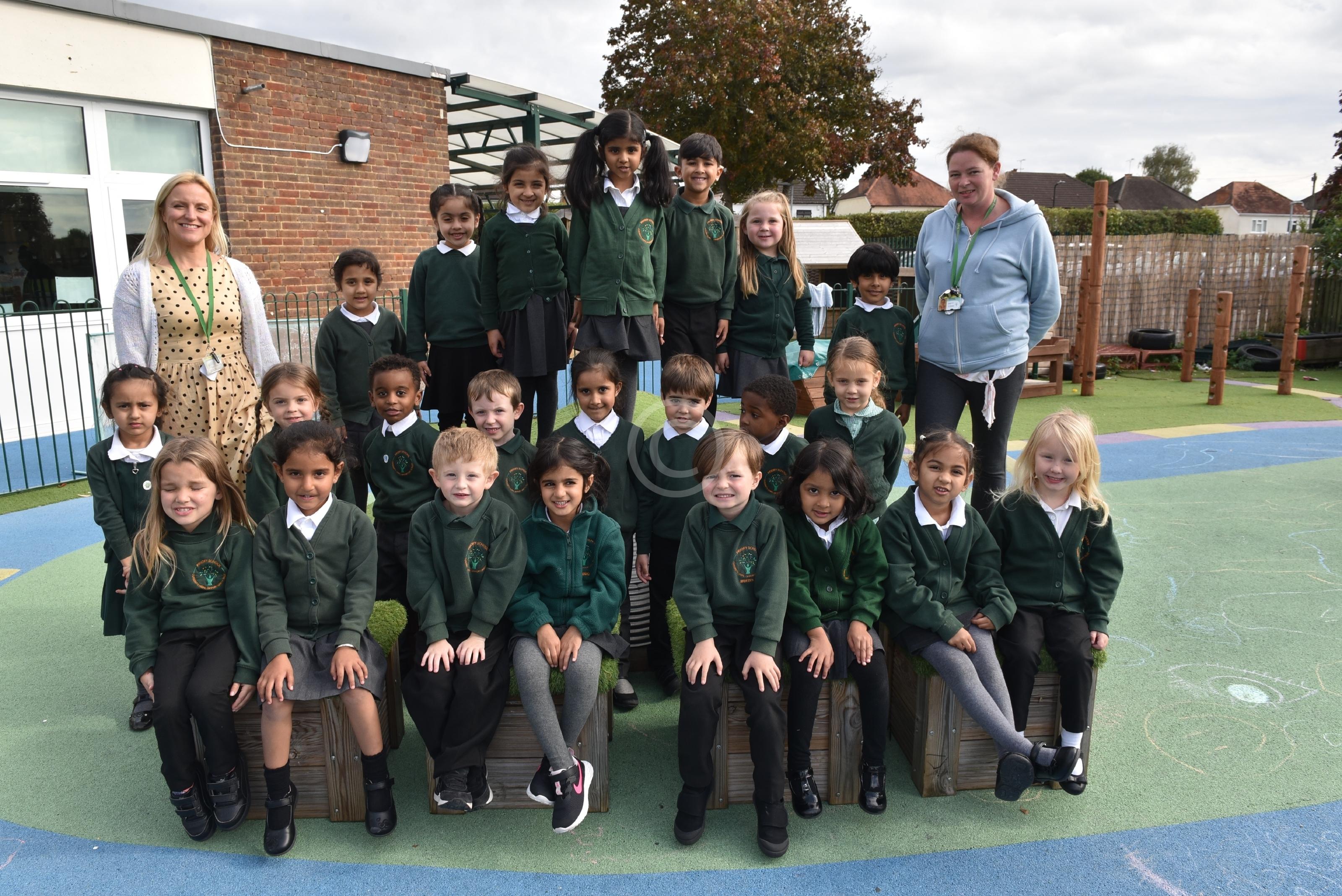 FIRST CLASS 134976 - Photo 1 of 9 - Baylis Media Photos