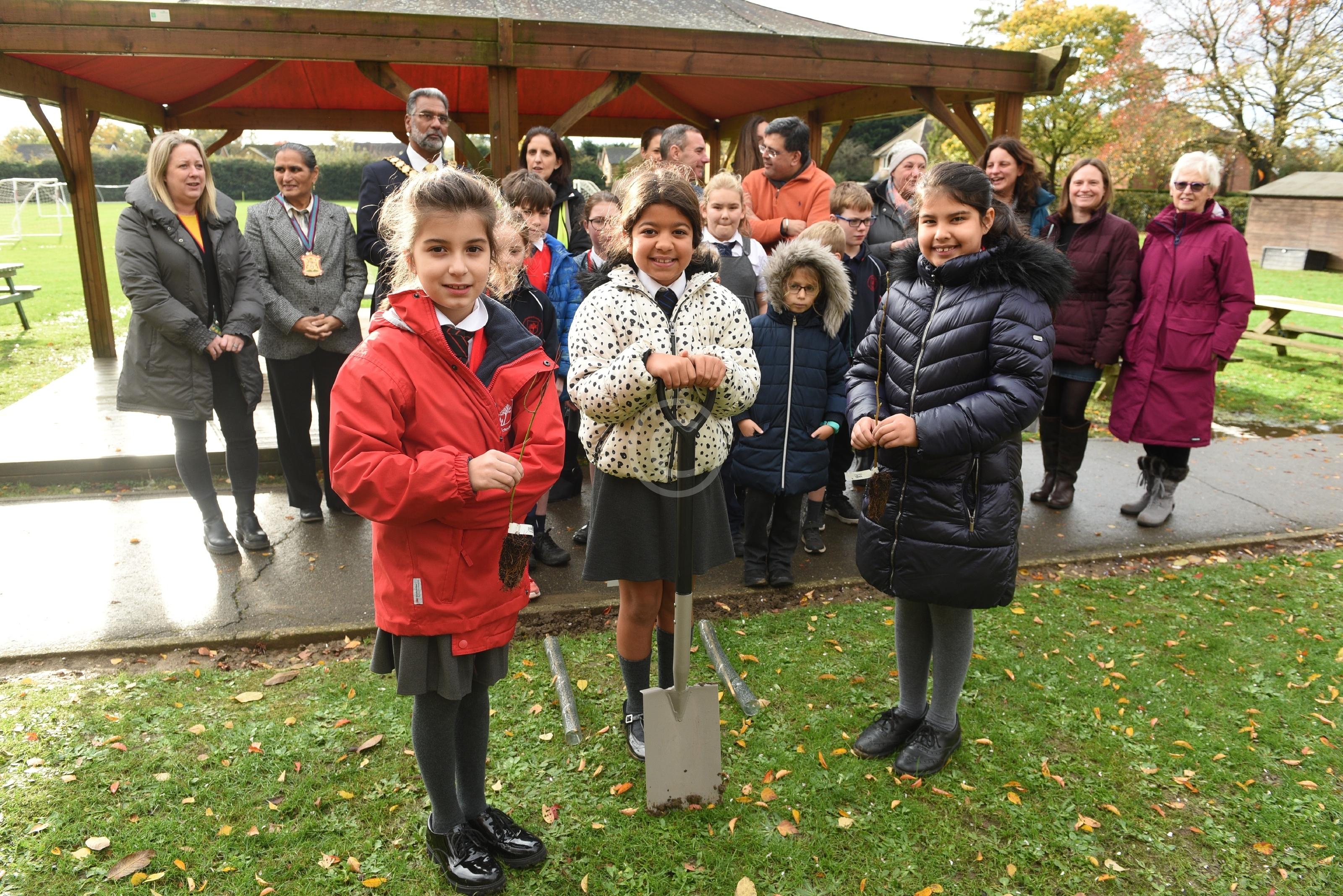 FARNHAM COMMON 135059 - Photo 2 of 33 - Baylis Media Photos