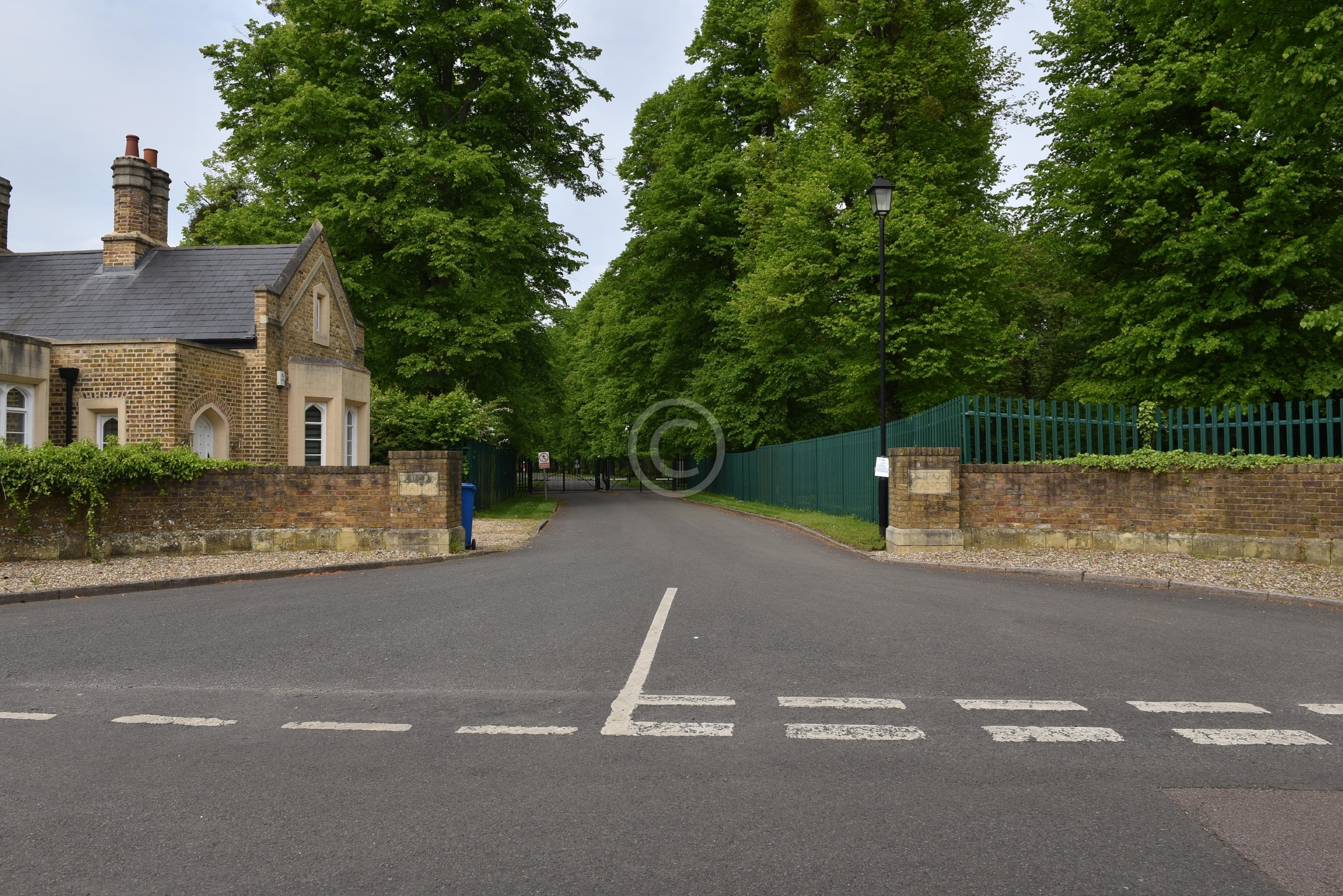 DATCHET 135472 - Photo 1 of 9 - Baylis Media Photos