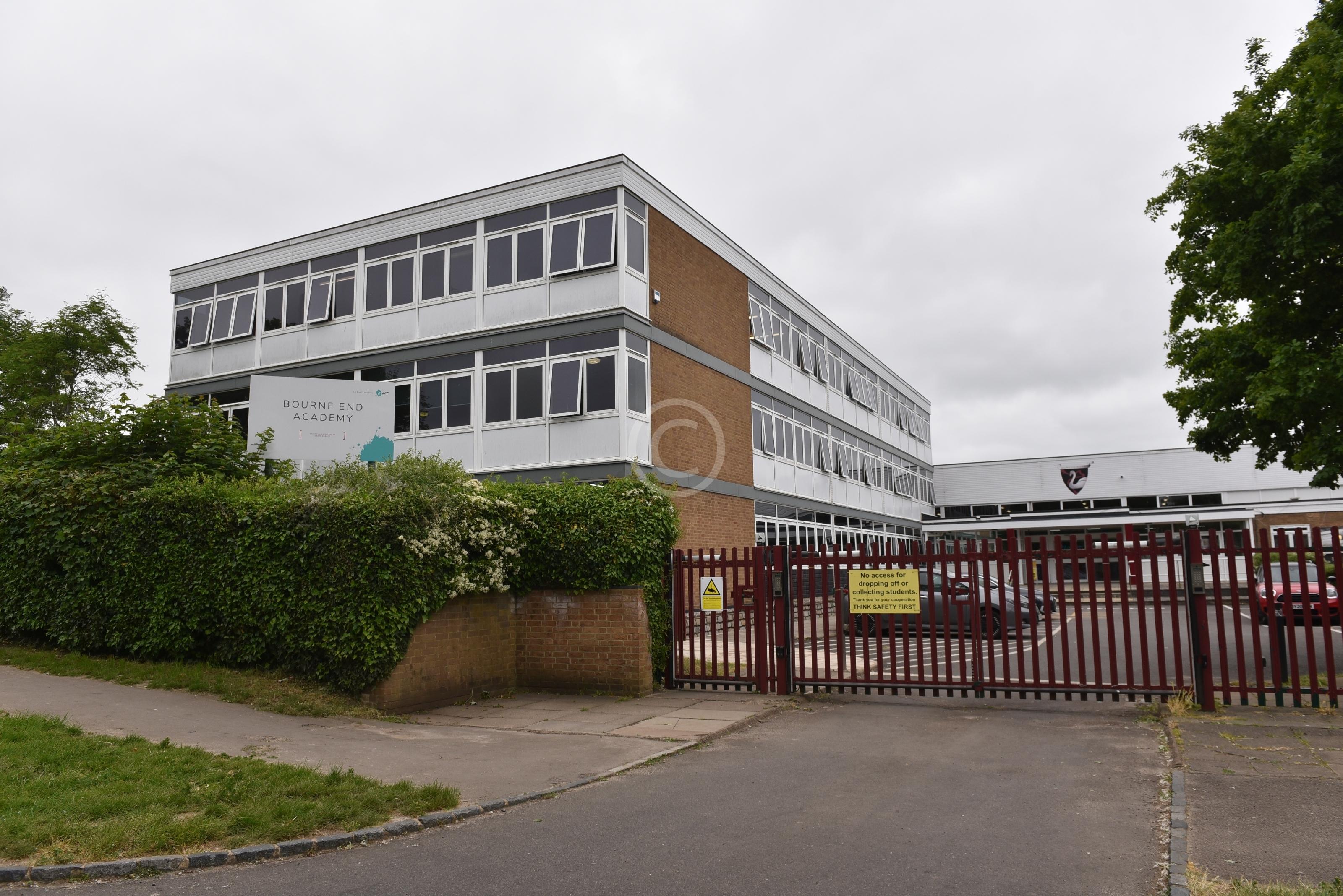 BOURNE END 135503 - Photo 1 of 10 - Baylis Media Photos