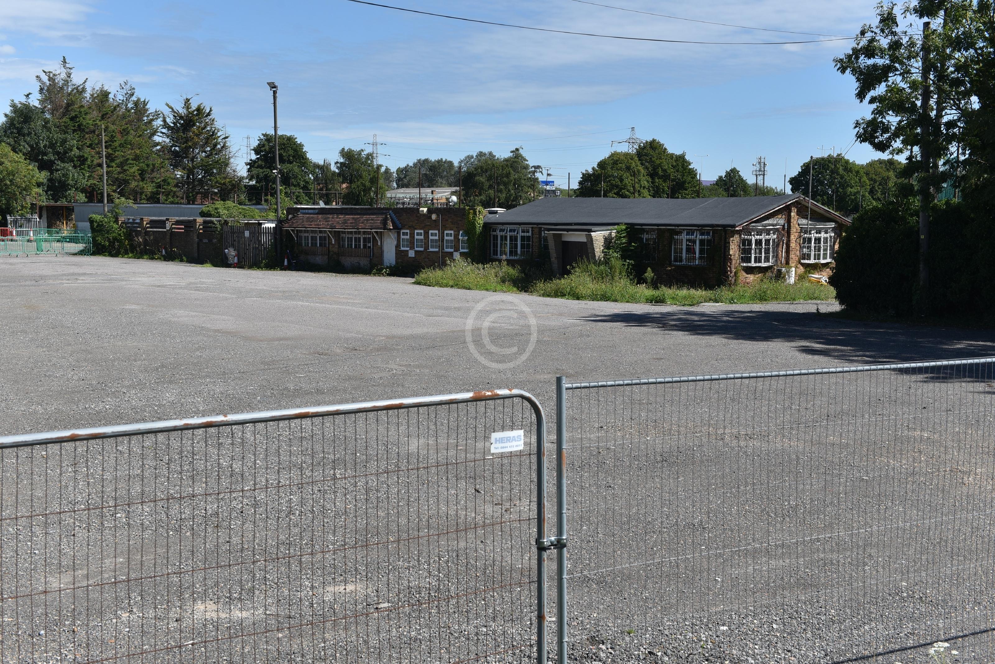 COLNBROOK 135700 - Photo 1 of 10 - Baylis Media Photos