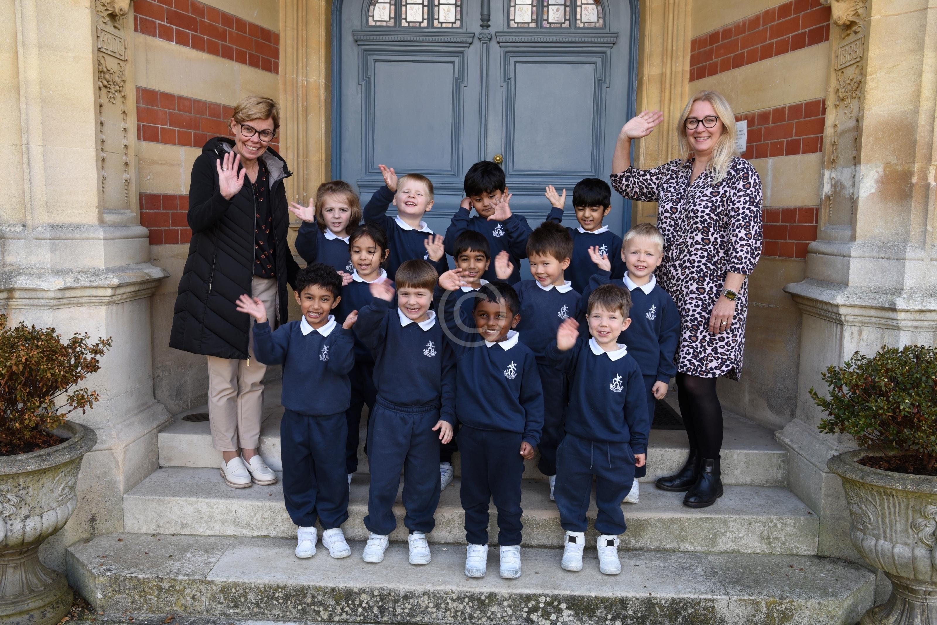 FIRST CLASS 135794 - Photo 1 of 17 - Baylis Media Photos