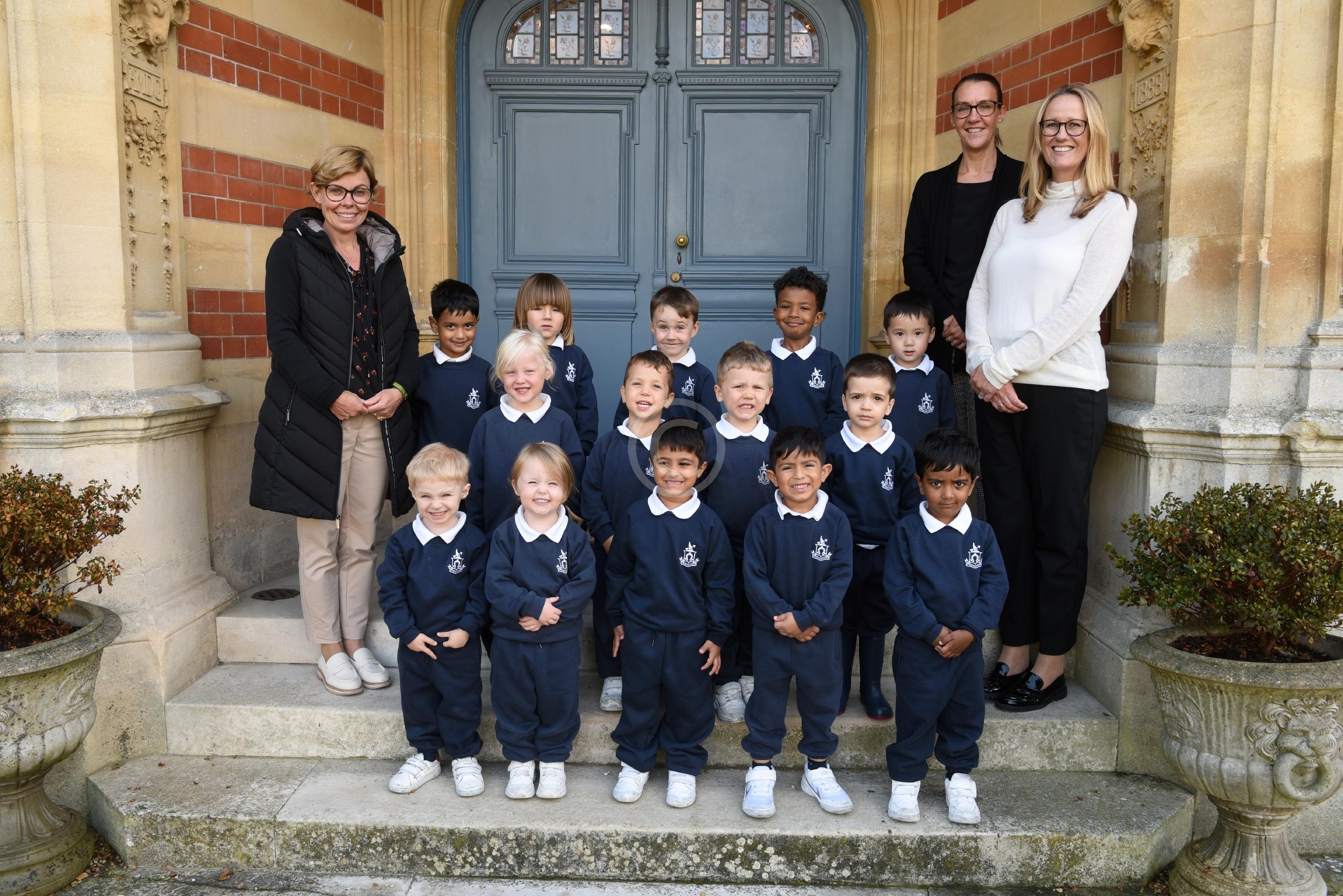 FIRST CLASS 135793 - Photo 1 of 14 - Baylis Media Photos