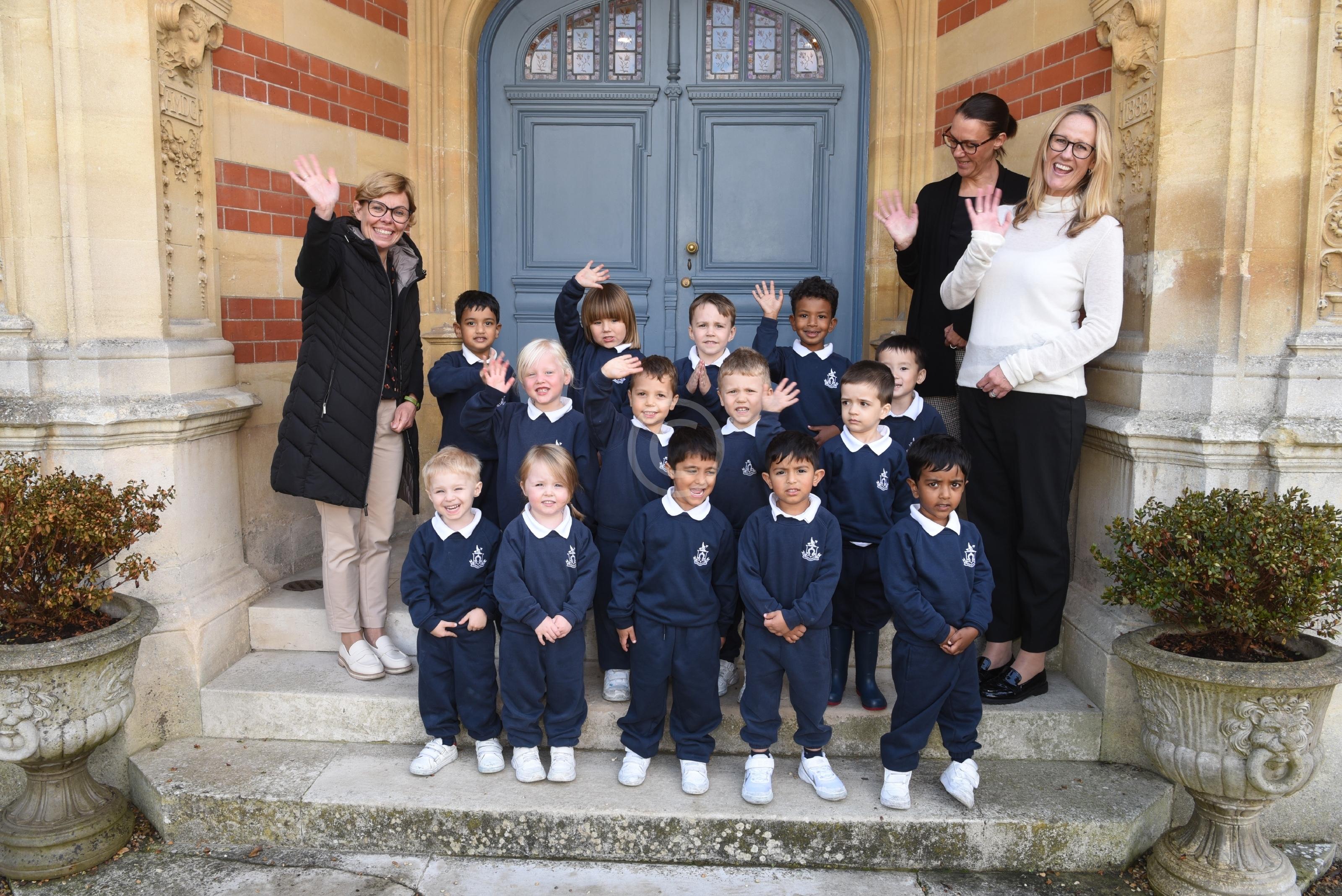 FIRST CLASS 135794 - Photo 1 of 17 - Baylis Media Photos