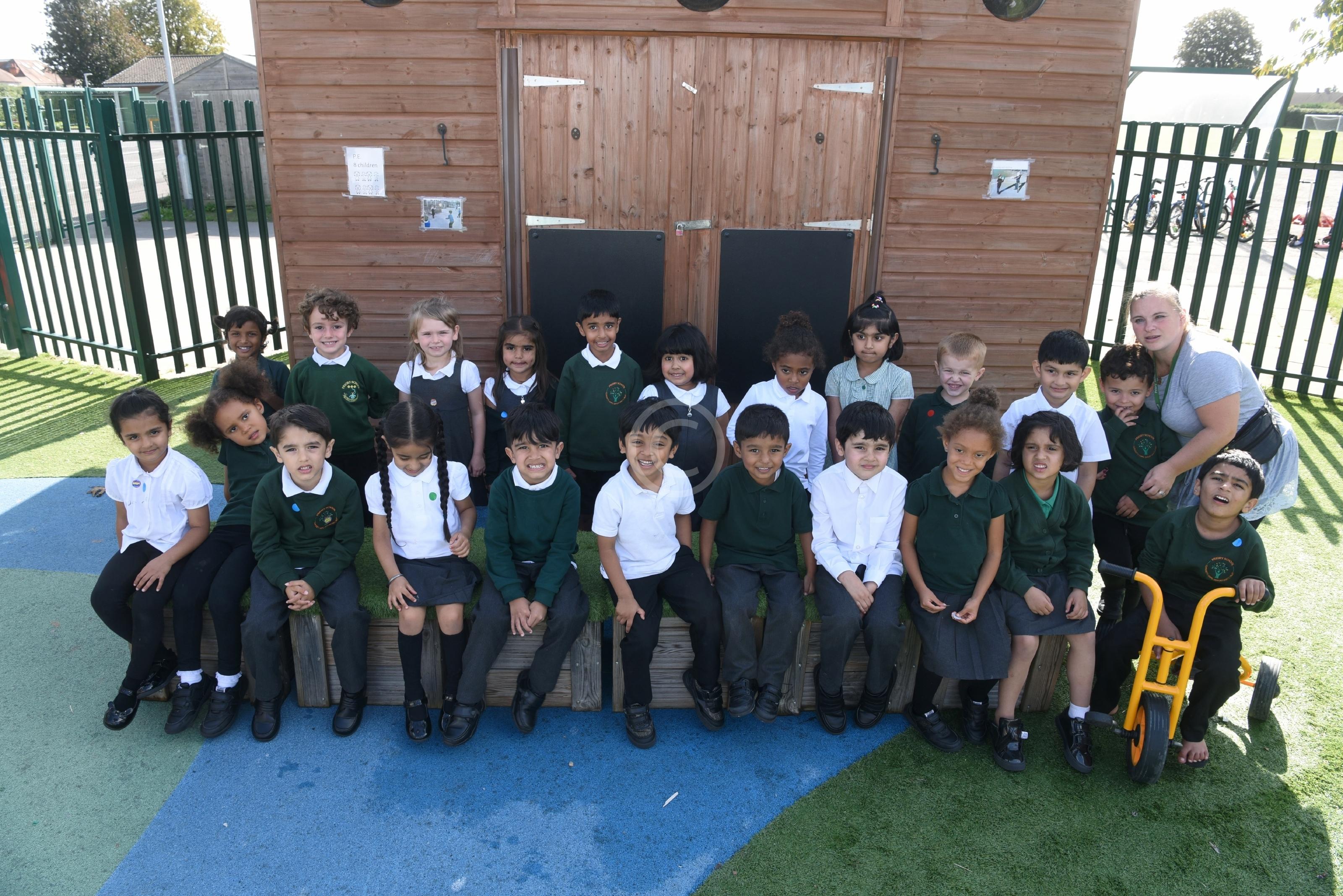 FIRST CLASS 135844 - Photo 1 of 8 - Baylis Media Photos