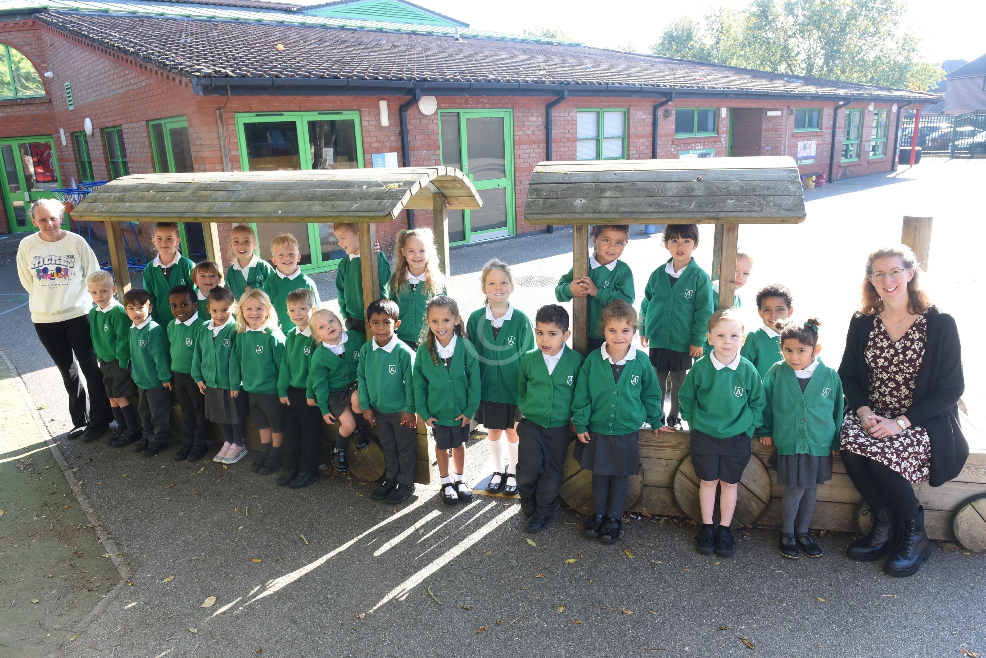 FIRST CLASS 137036 - Photo 1 of 33 - Baylis Media Photos