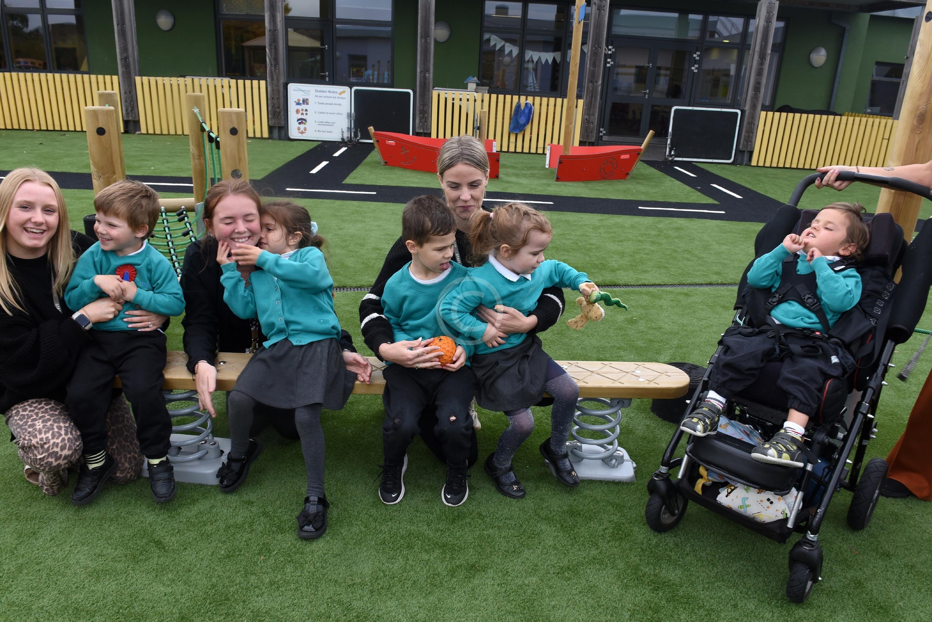 FIRST CLASS 137072 - Photo 1 of 4 - Baylis Media Photos